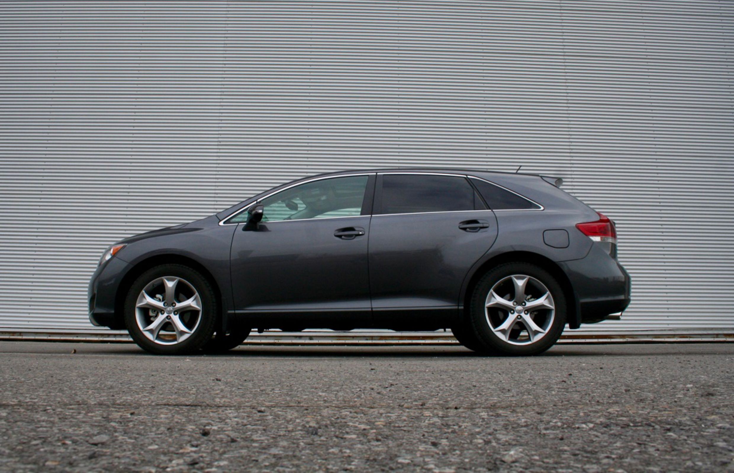 SUV Review: 2016 Toyota Venza | Driving