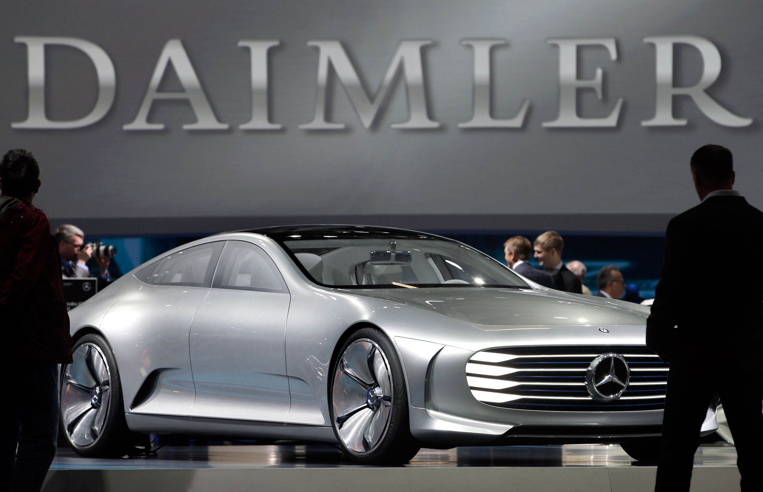Daimler probe hits industry credibility after Mitsubishi charge | Driving