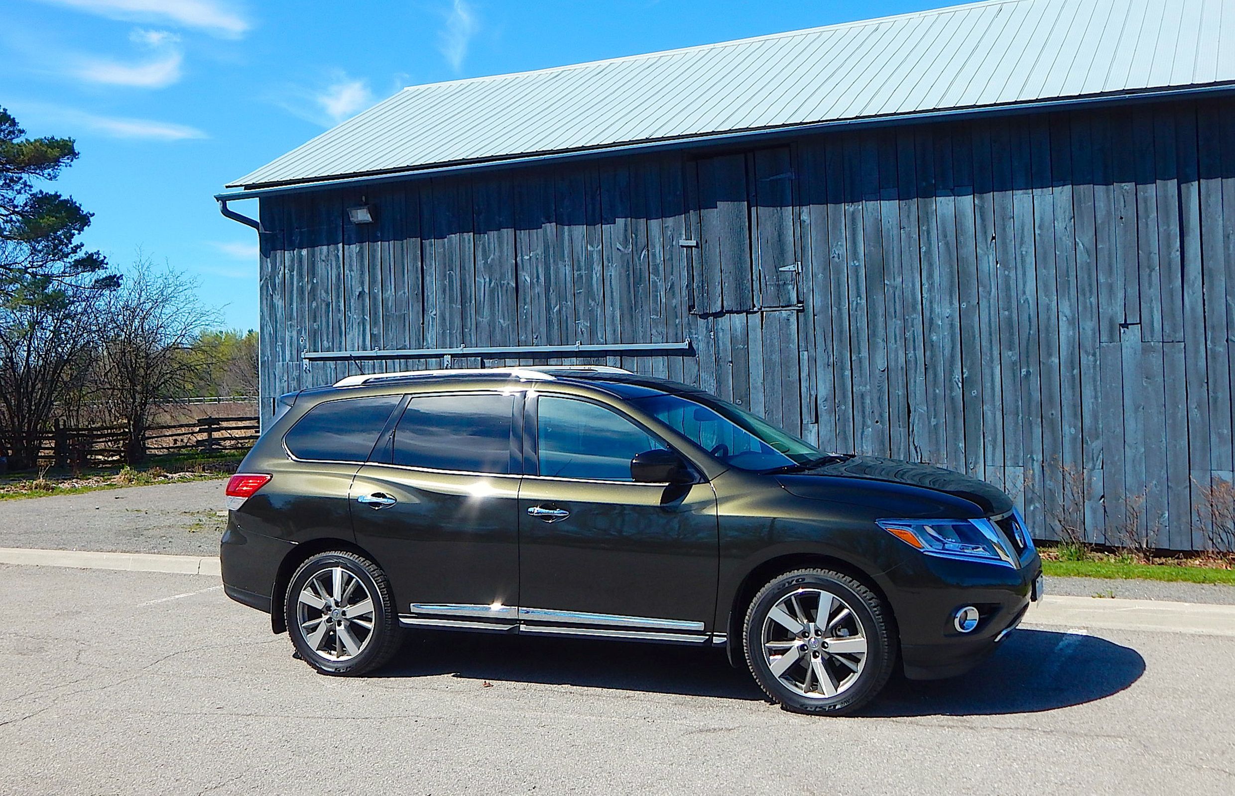 SUV Review: 2016 Nissan Pathfinder Platinum 4WD | Driving