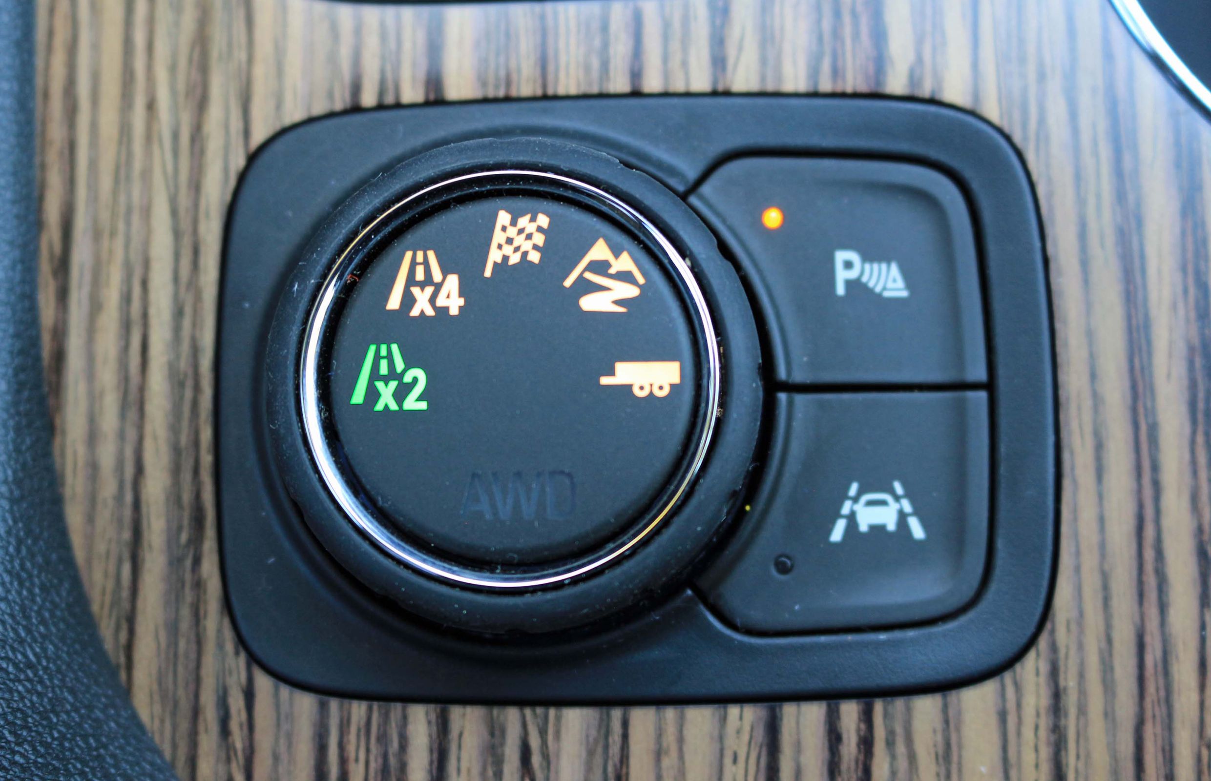 SUV Review: 2017 GMC Acadia Denali | Driving