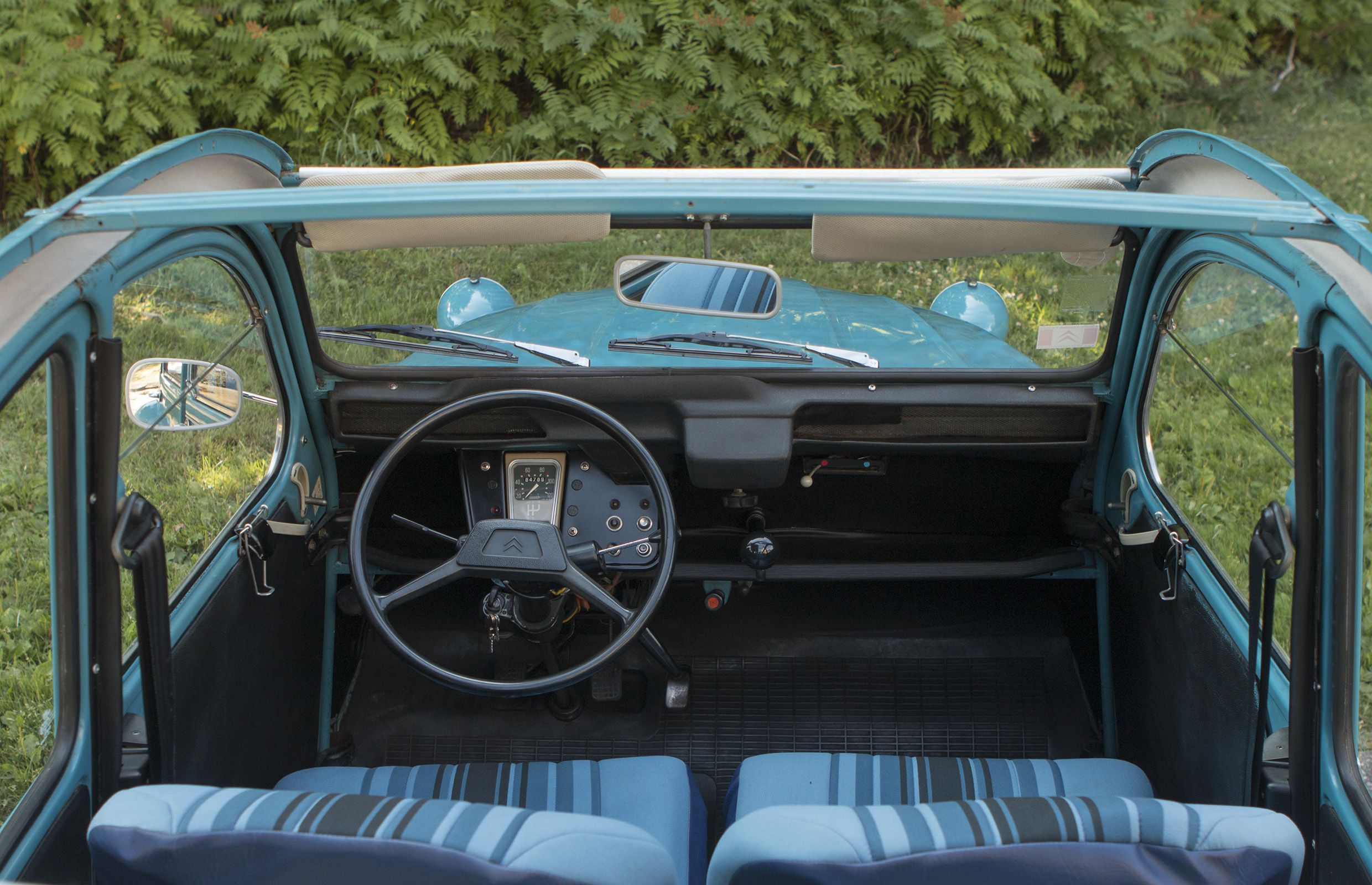 This vintage Citroën 2CV embodies cheerful simplicity | Driving