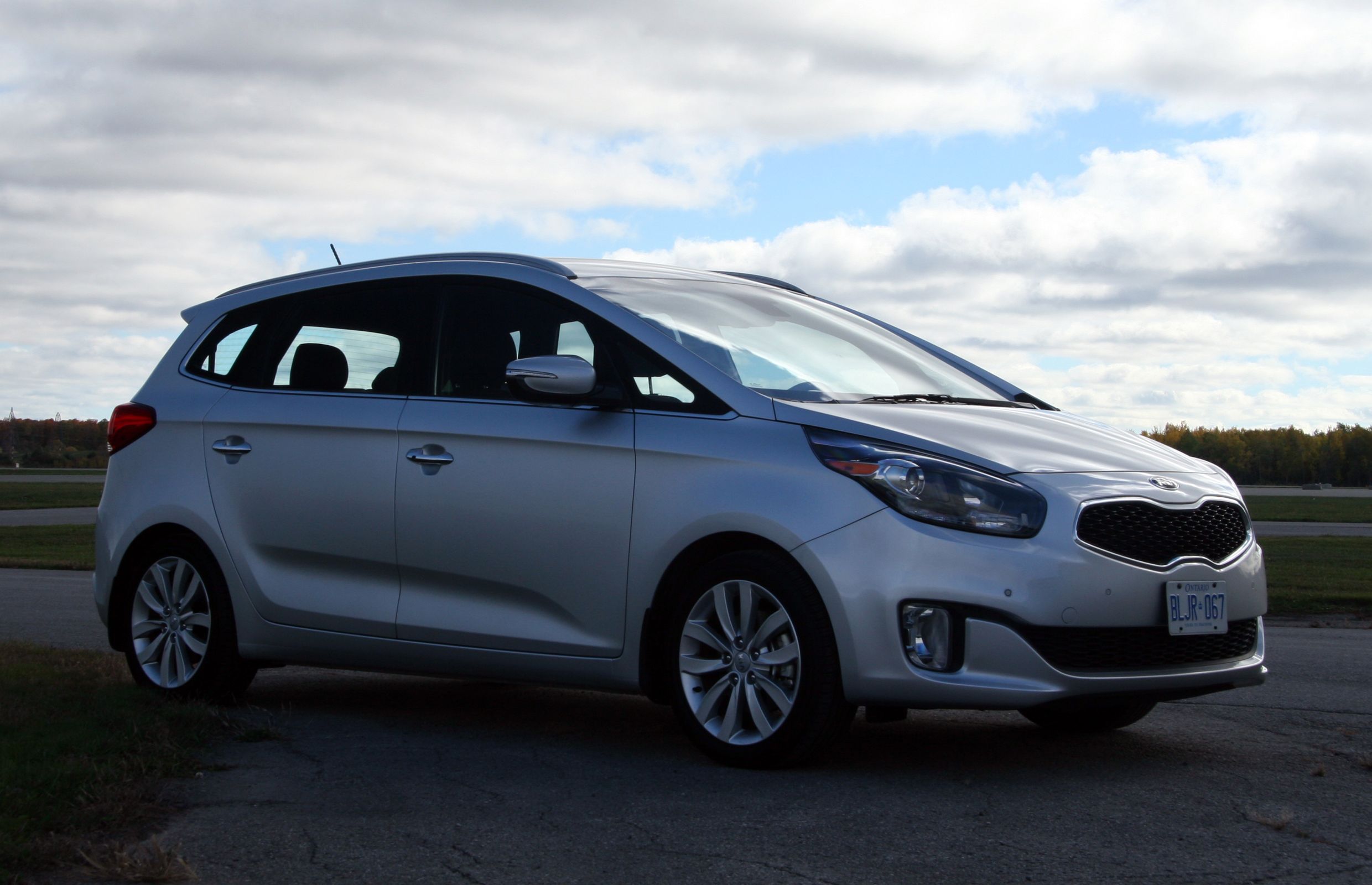 Car Review: 2016 Kia Rondo EX Luxury | Driving