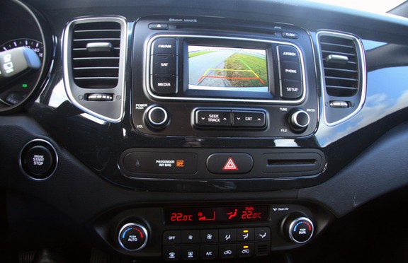 Car Review: 2016 Kia Rondo EX Luxury | Driving