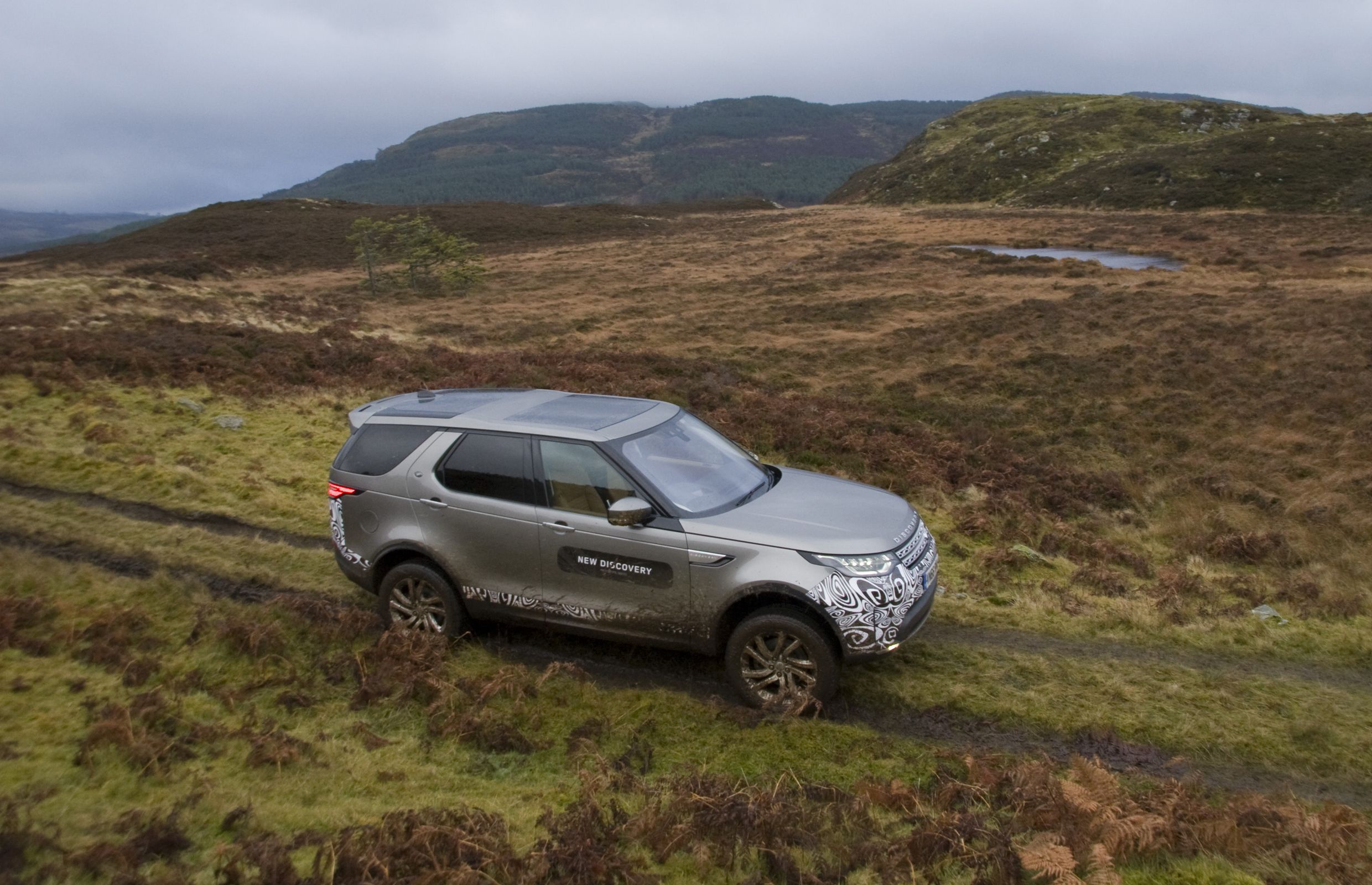 First Drive: 2017 Land Rover Discovery | Driving