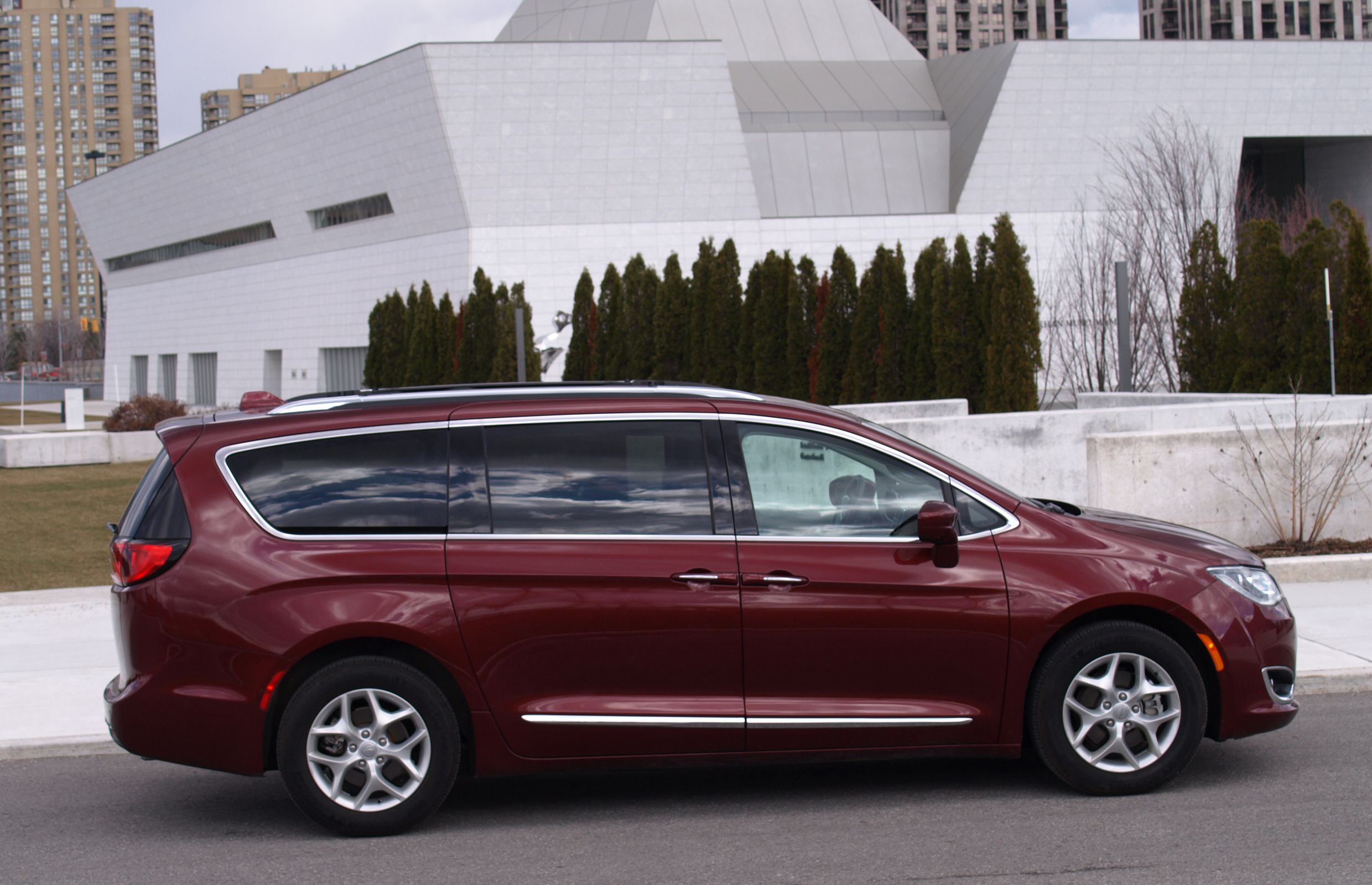 Minivan Review: 2017 Chrysler Pacifica | Driving