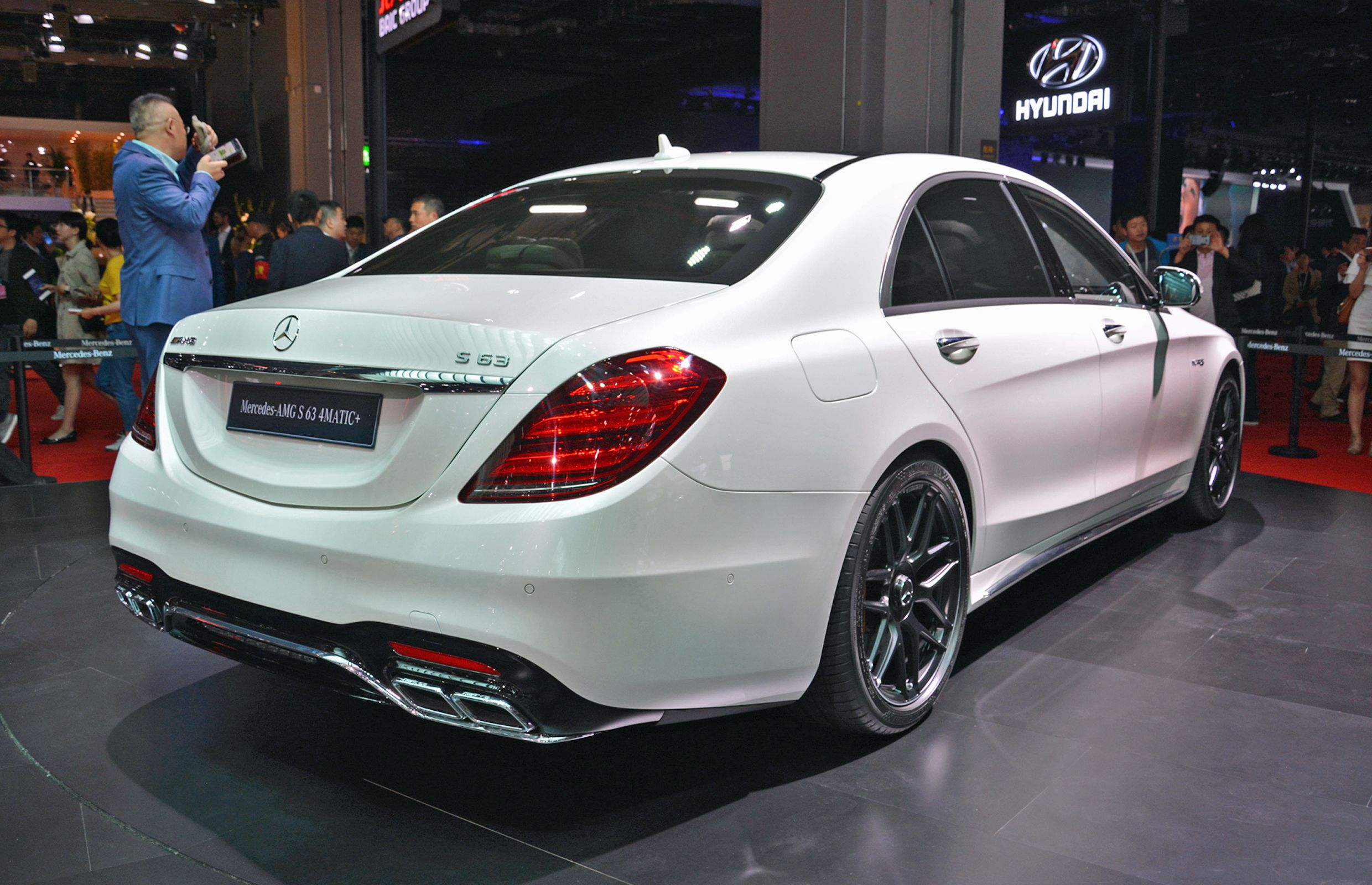 Mercedes drops an old-school straight six in its refreshed S-Class ...