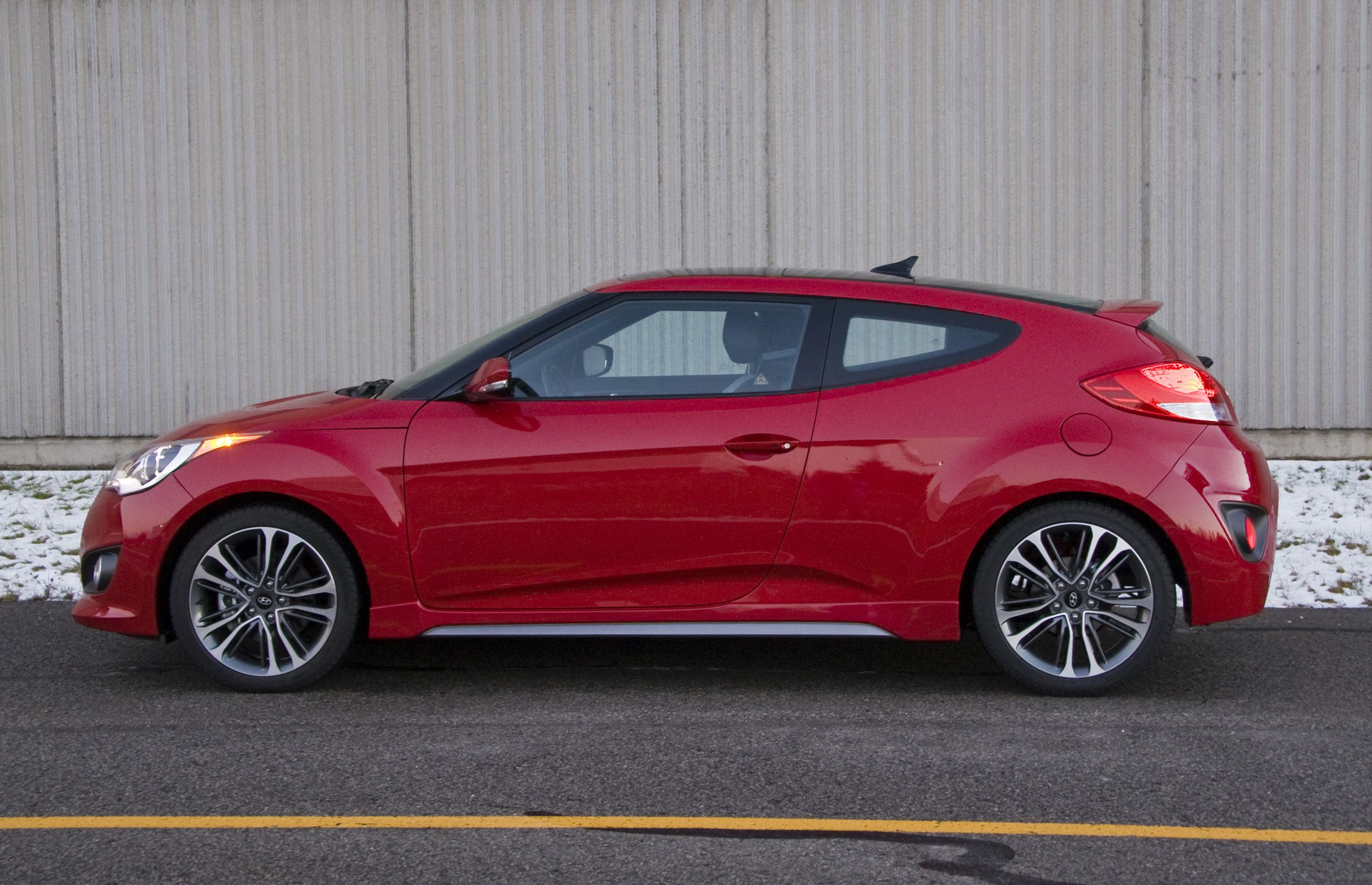 Car Review: 2017 Hyundai Veloster Turbo | Driving