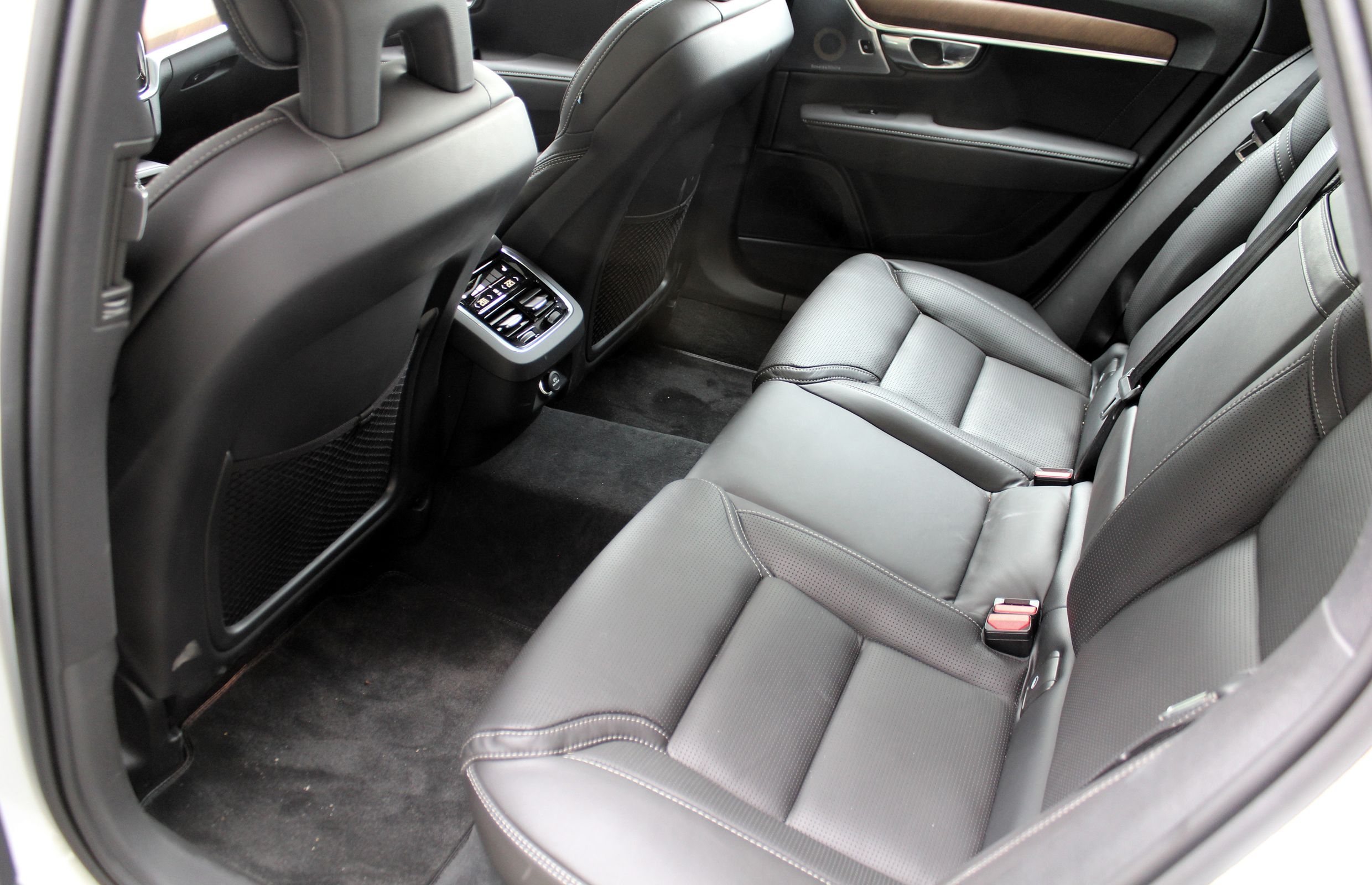 Car Review: 2017 Volvo V90 T6 Inscription | Driving