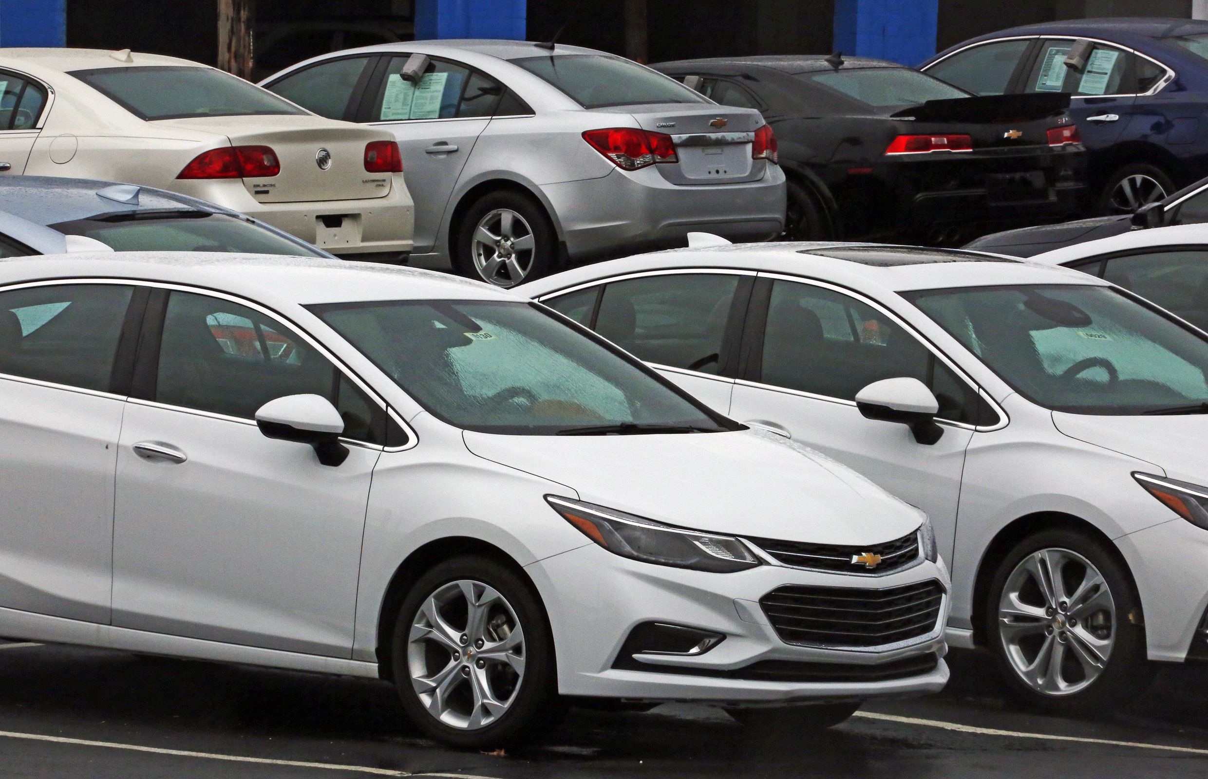 U.S. auto sales post slight gains through May | Driving