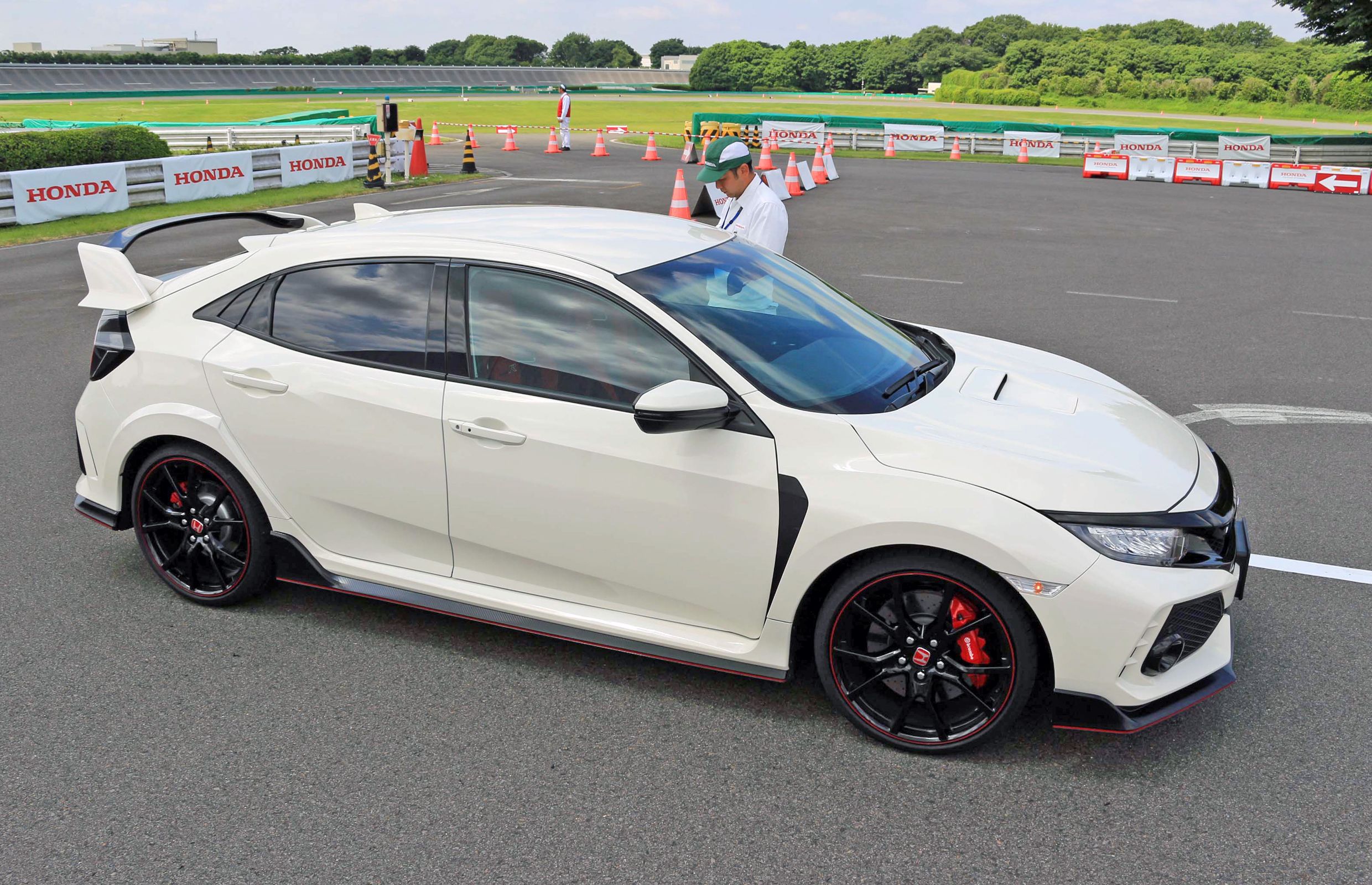 First Look: 2018 Honda Civic Type R | Driving