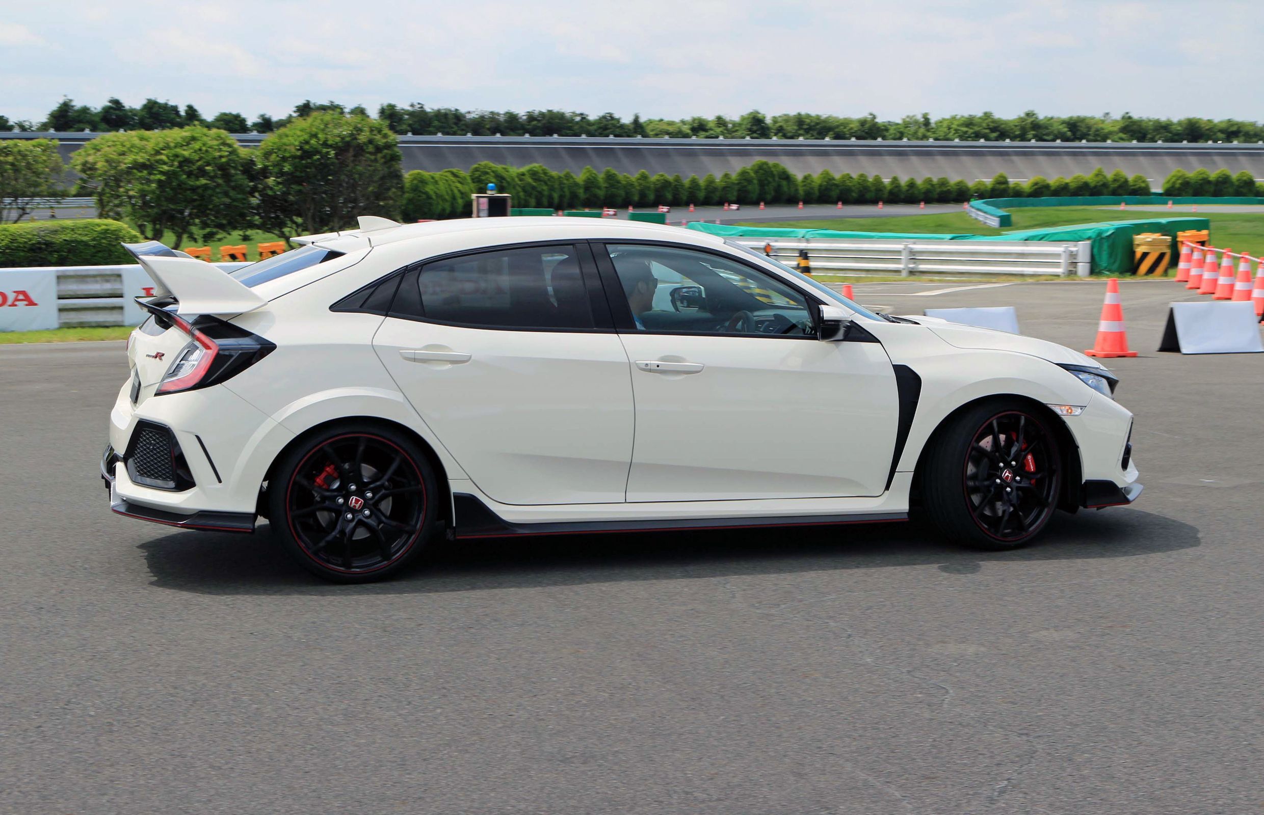 First Look: 2018 Honda Civic Type R | Driving