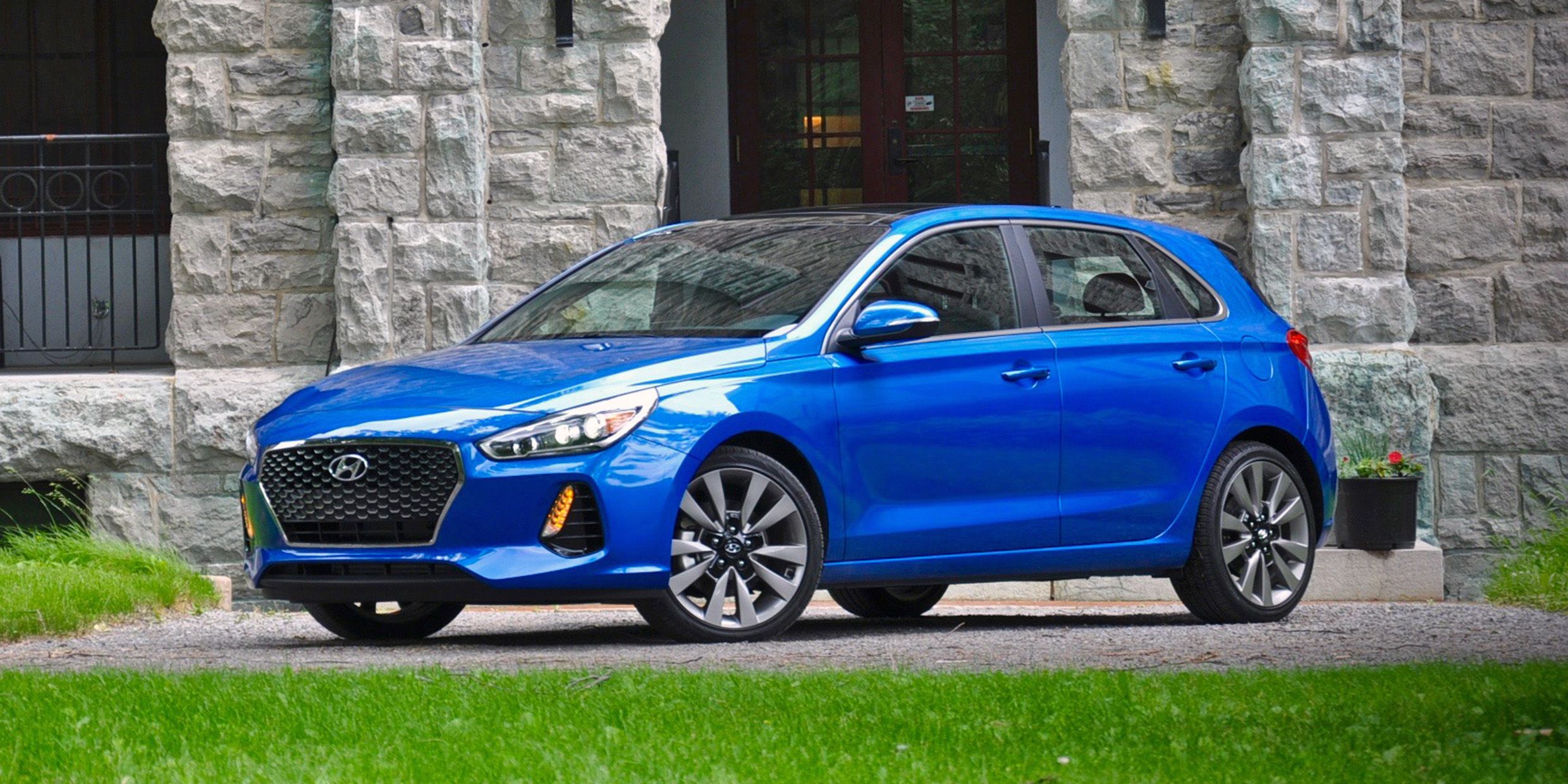 First Drive: 2018 Hyundai Elantra GT | Driving