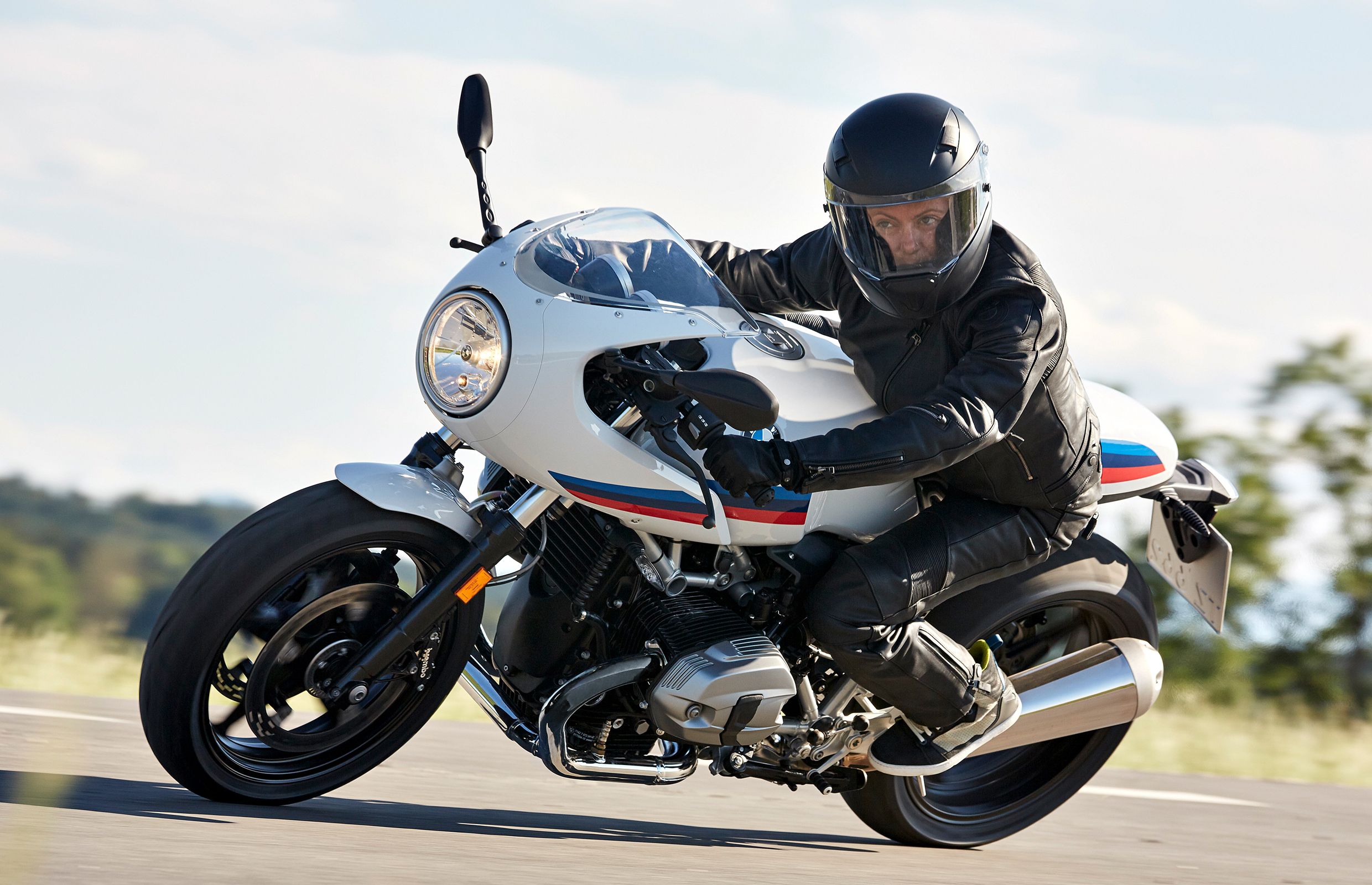 Motorcycle Review: 2017 BMW RnineT Racer | Driving