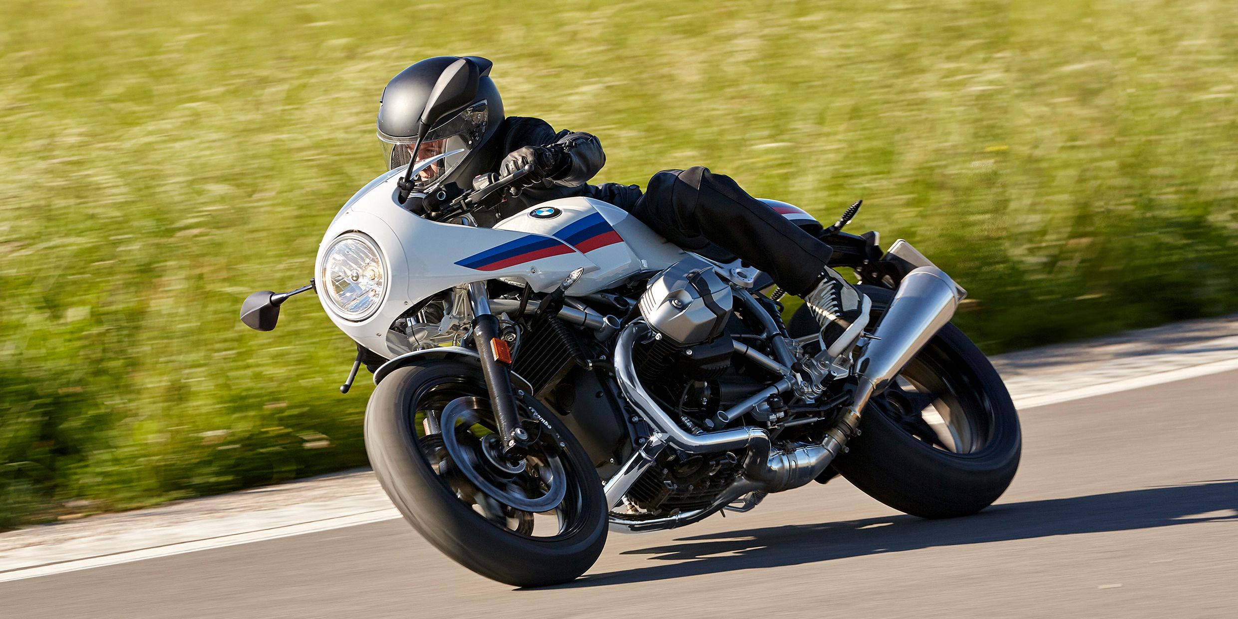 Motorcycle Review: 2017 BMW RnineT Racer | Driving