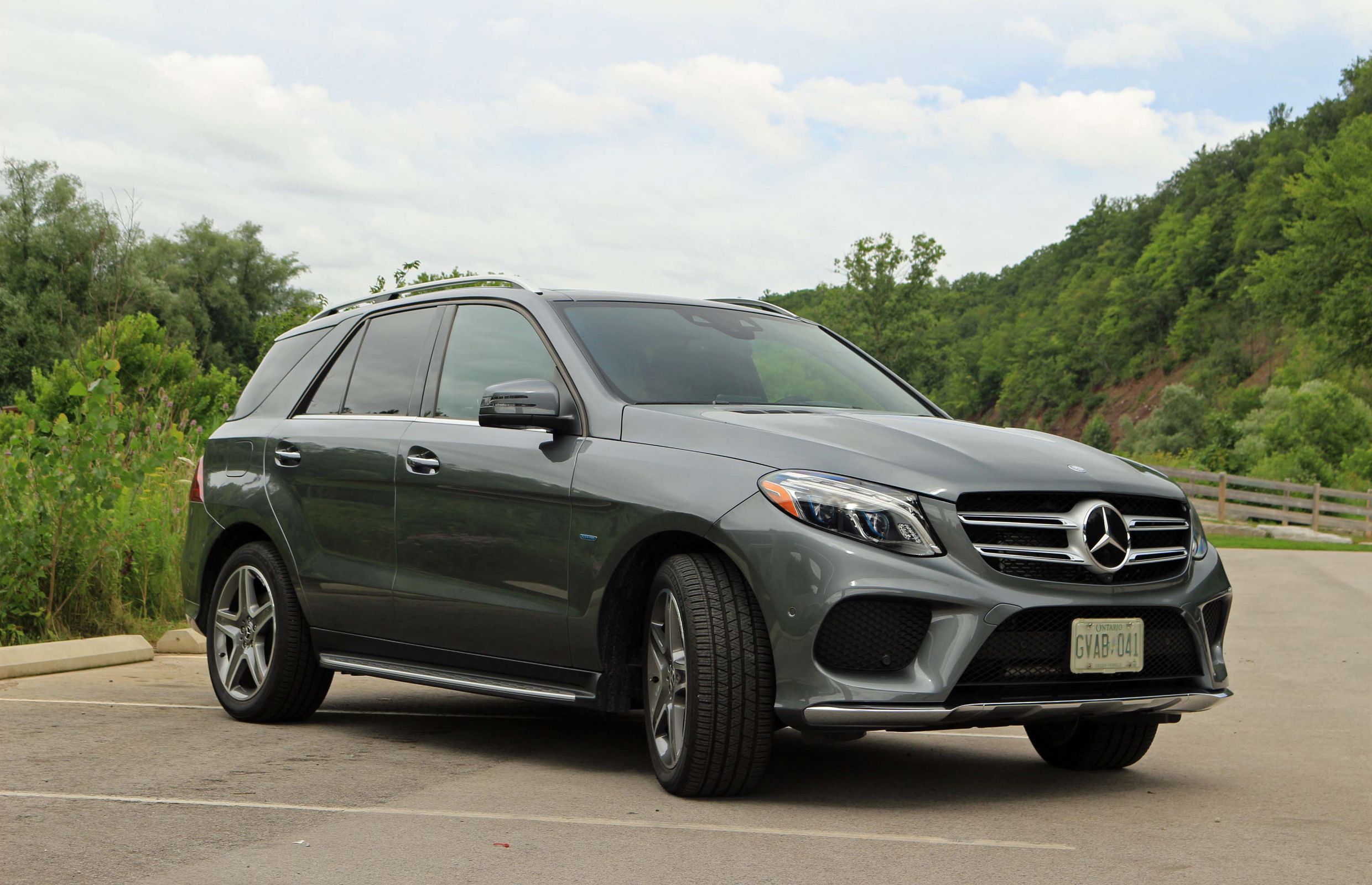 SUV Review: 2017 Mercedes-Benz GLE 550e | Driving