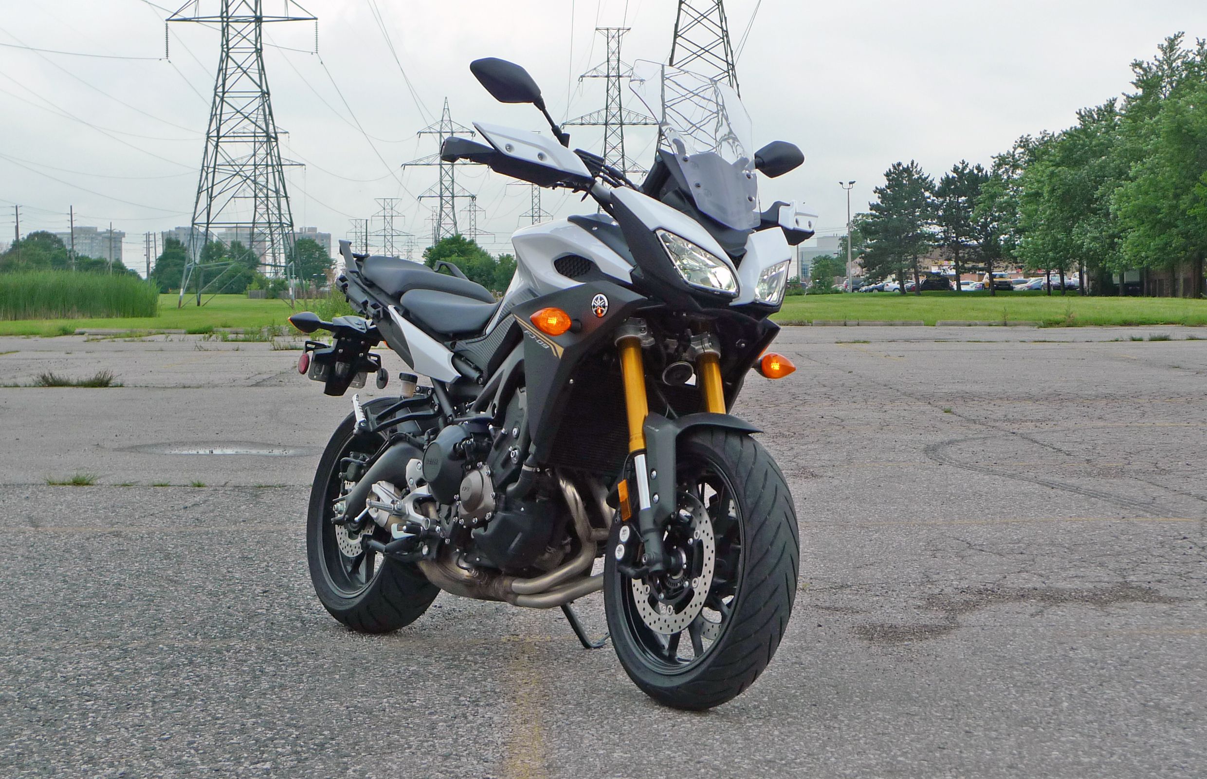 Motorcycle review: 2017 Yamaha FJ-09 | Driving
