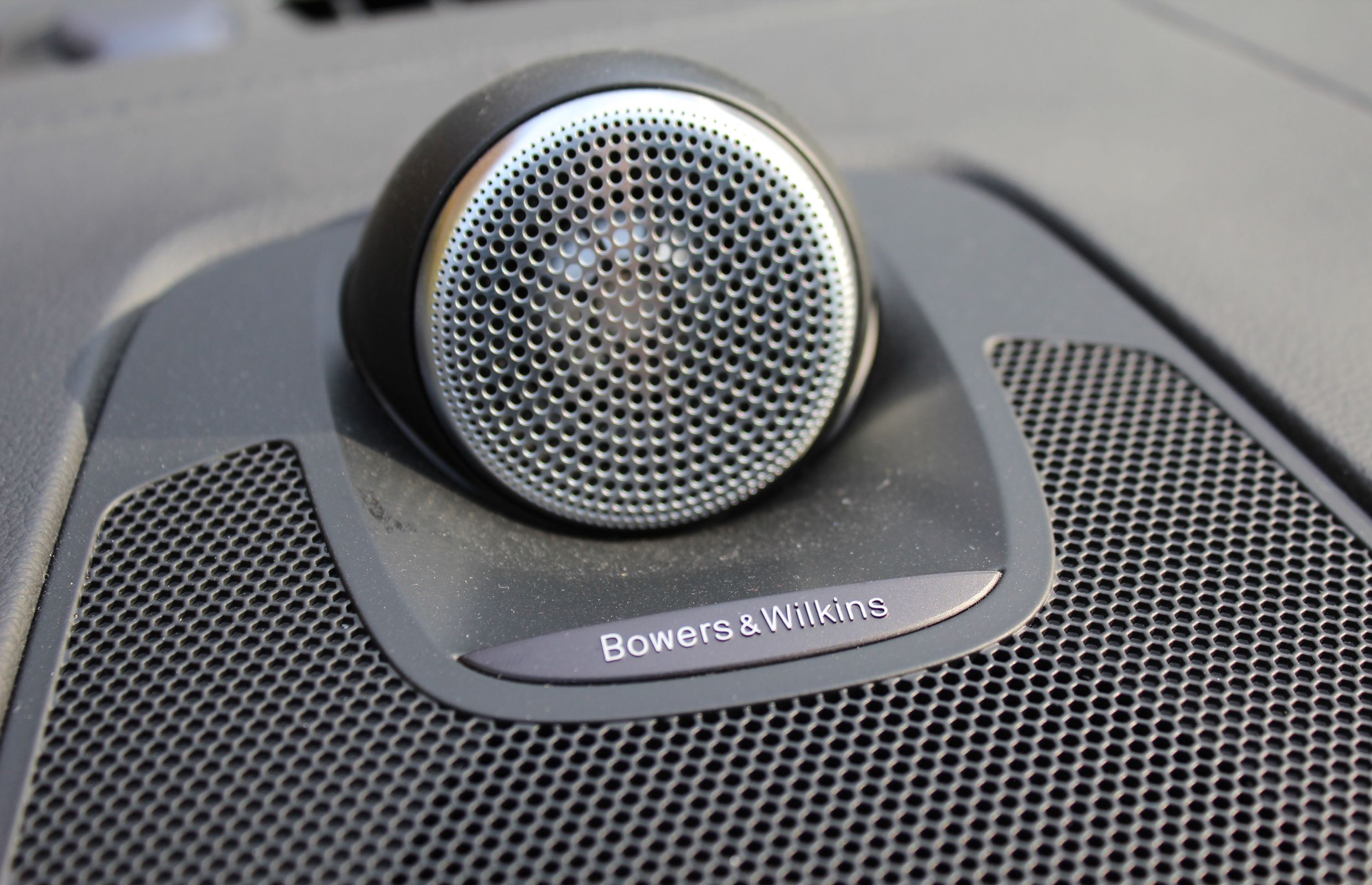 SUV Review: 2018 Volvo XC60 R-Design | Driving