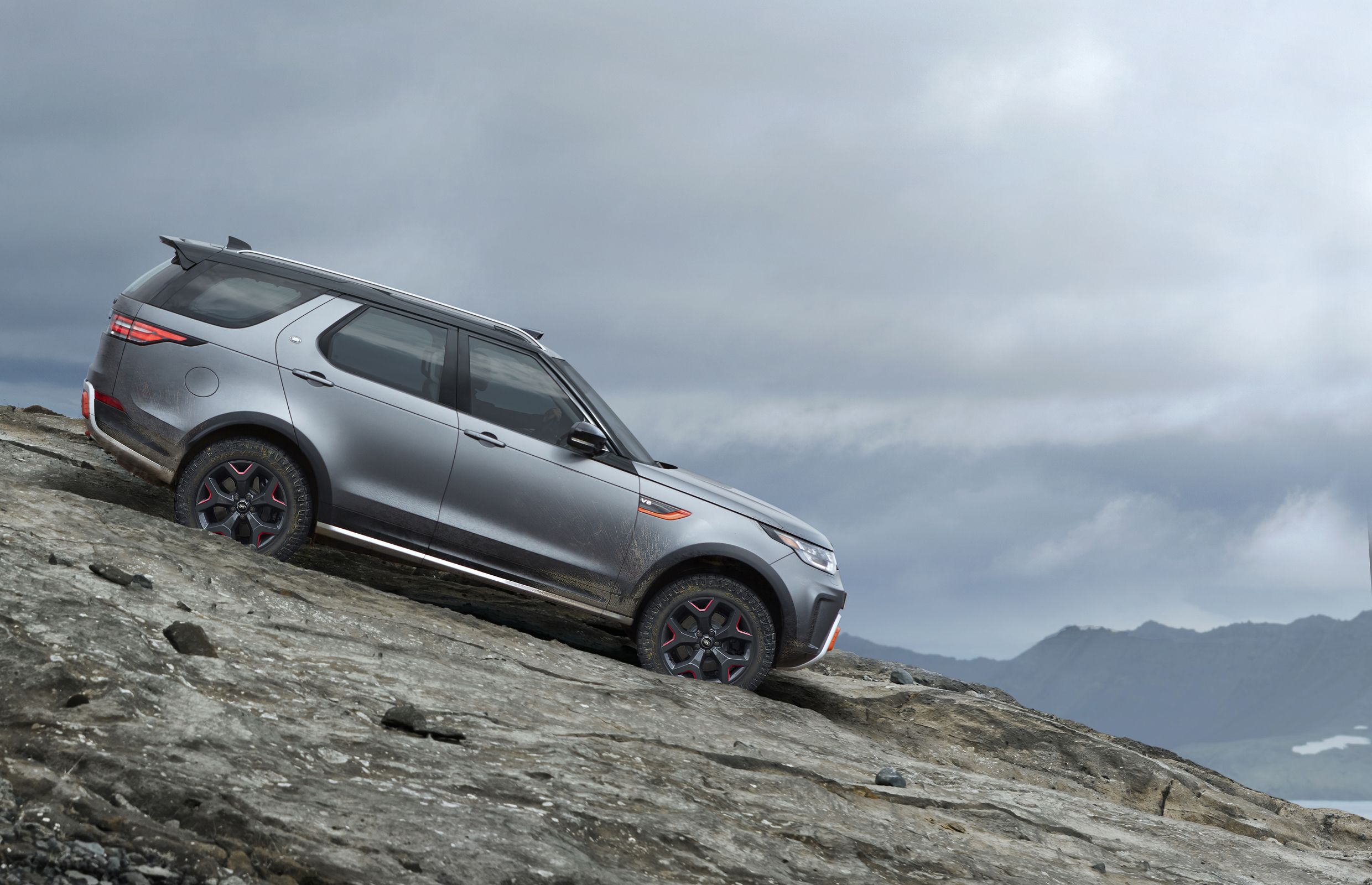 Land Rover steers toward hands-free off-roading with robo-SUVs | Driving