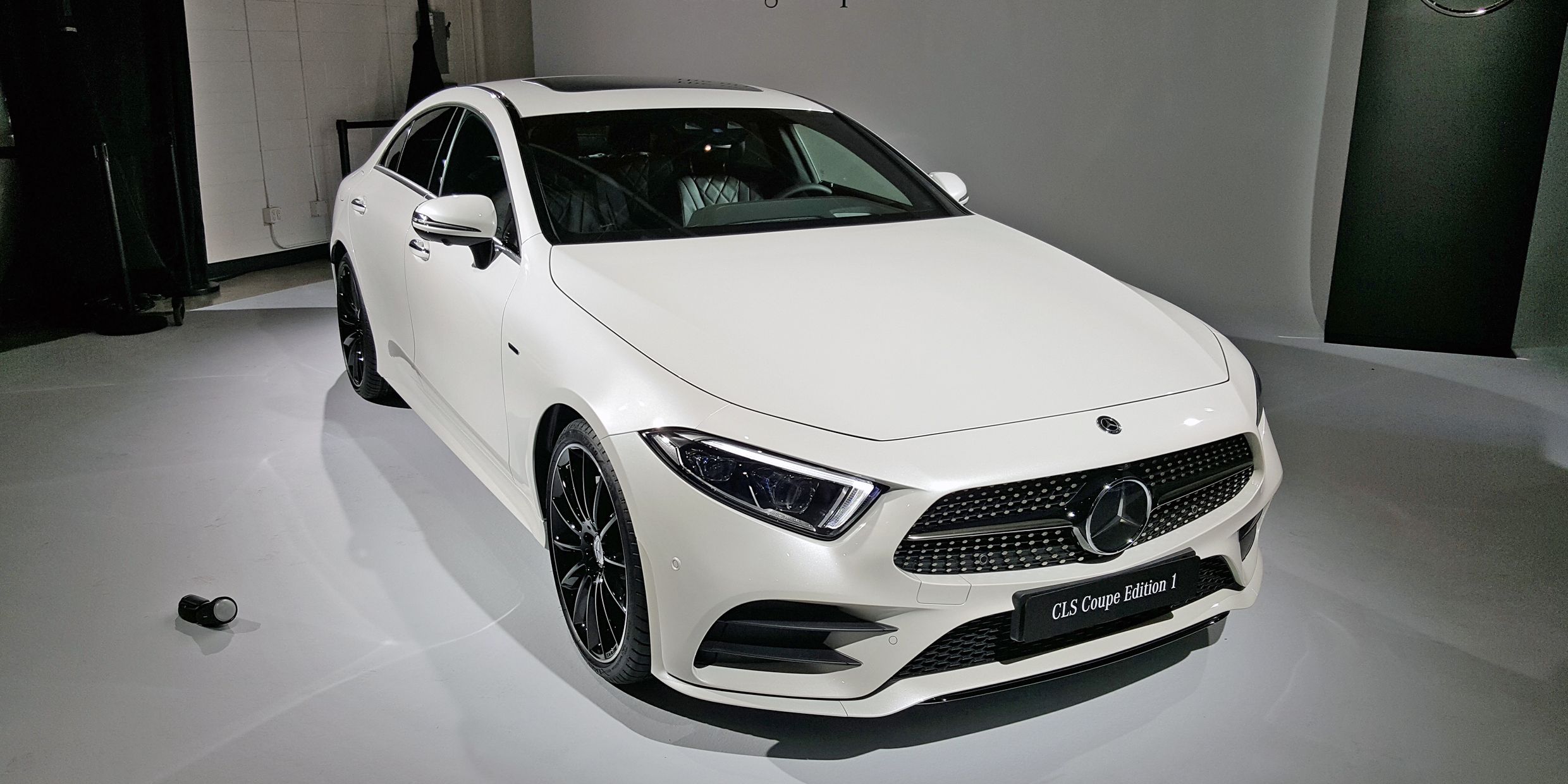 Third-generation Mercedes CLS returns to the venerable inline six | Driving