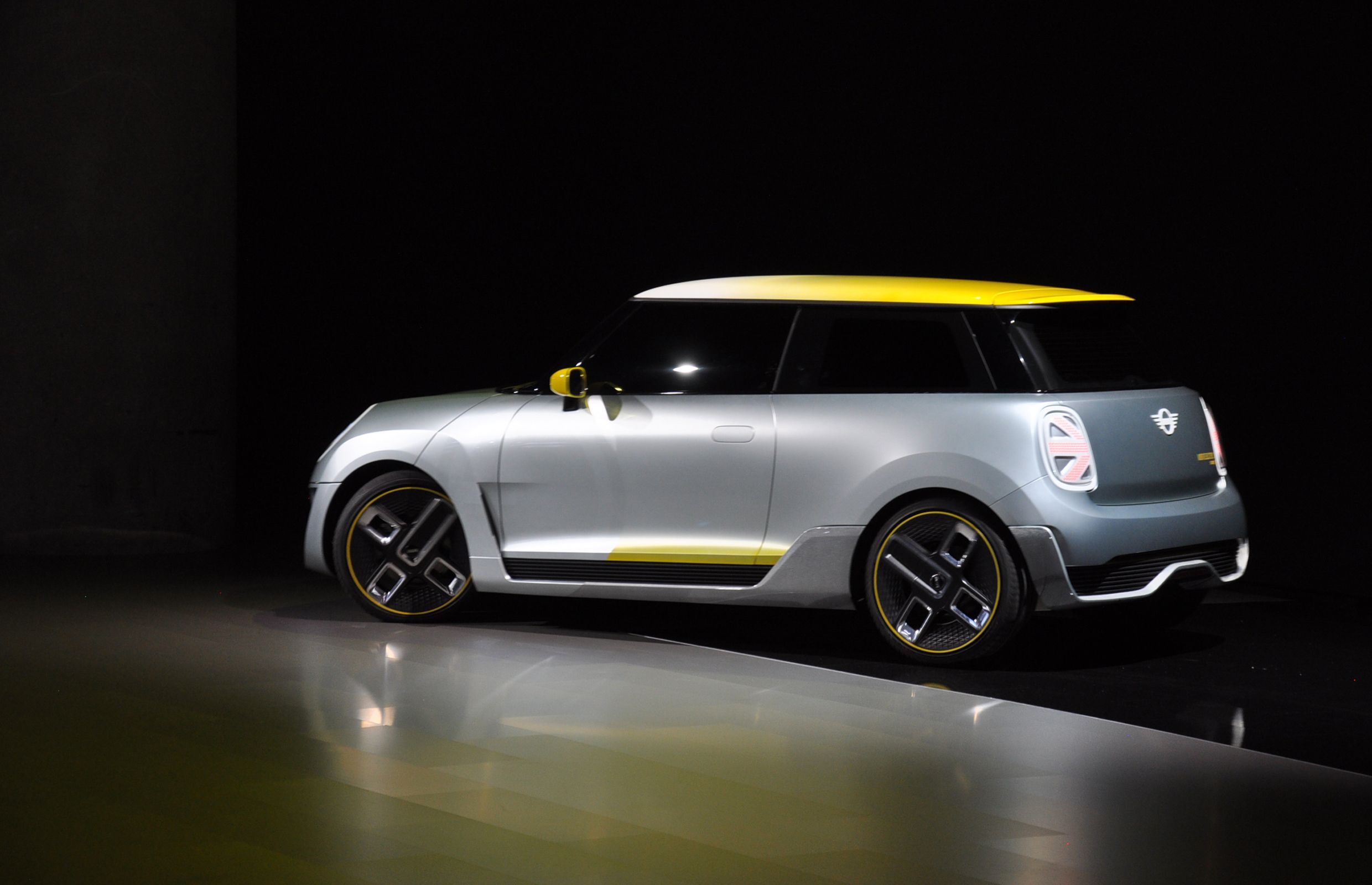 Mini Electric Concept makes North American debut in L.A. | Driving