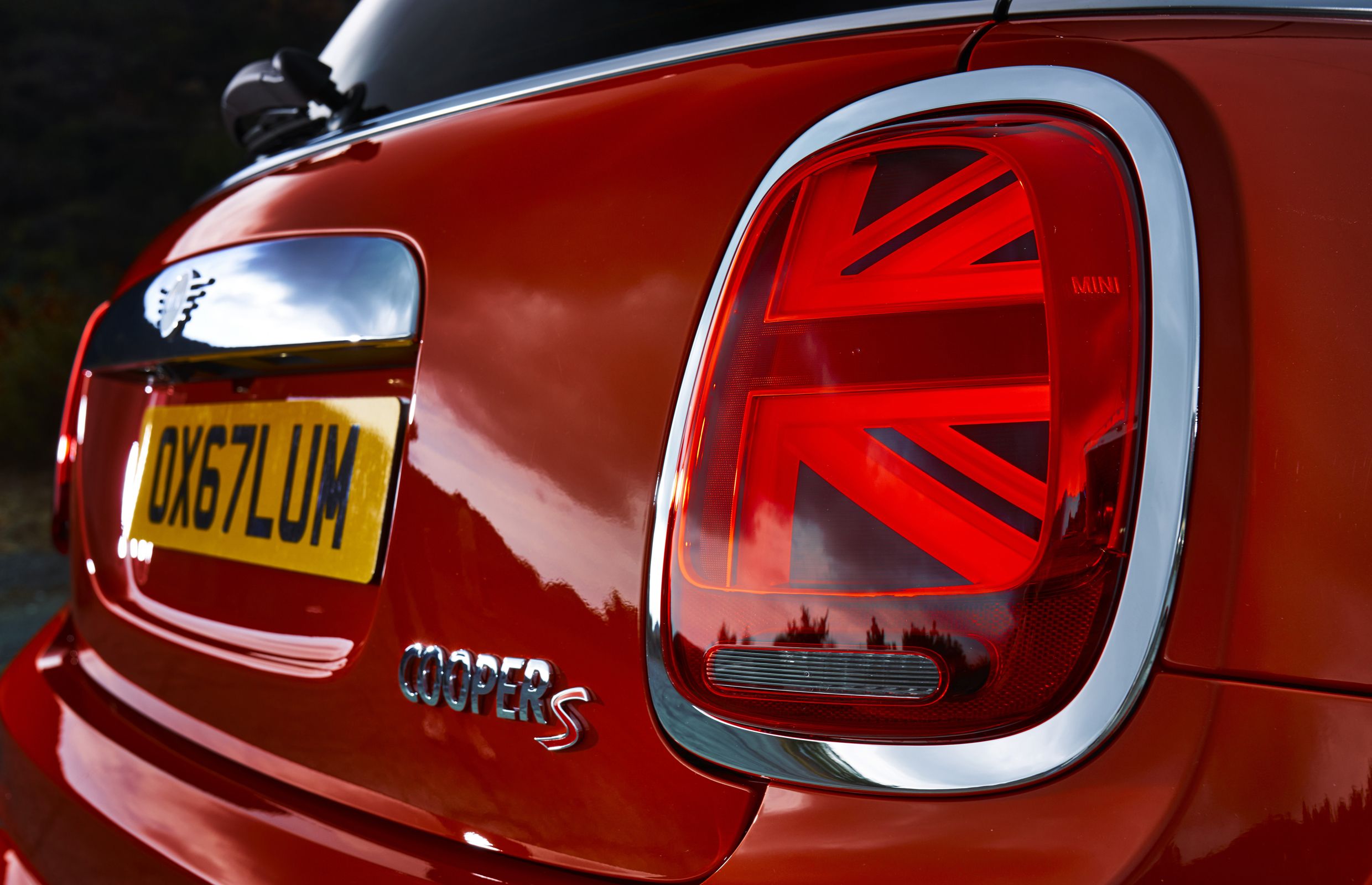 The updated 2019 Mini Cooper is now slightly British-er | Driving