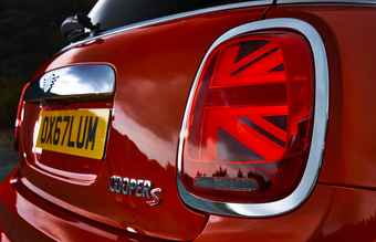 The updated 2019 Mini Cooper is now slightly British-er | Driving