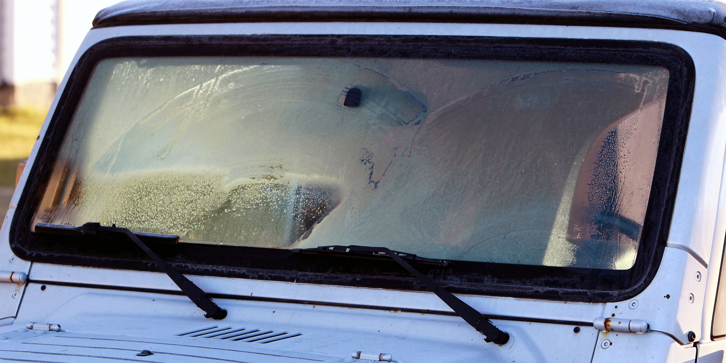 Lorraine Explains: Defrosting your windshield | Driving