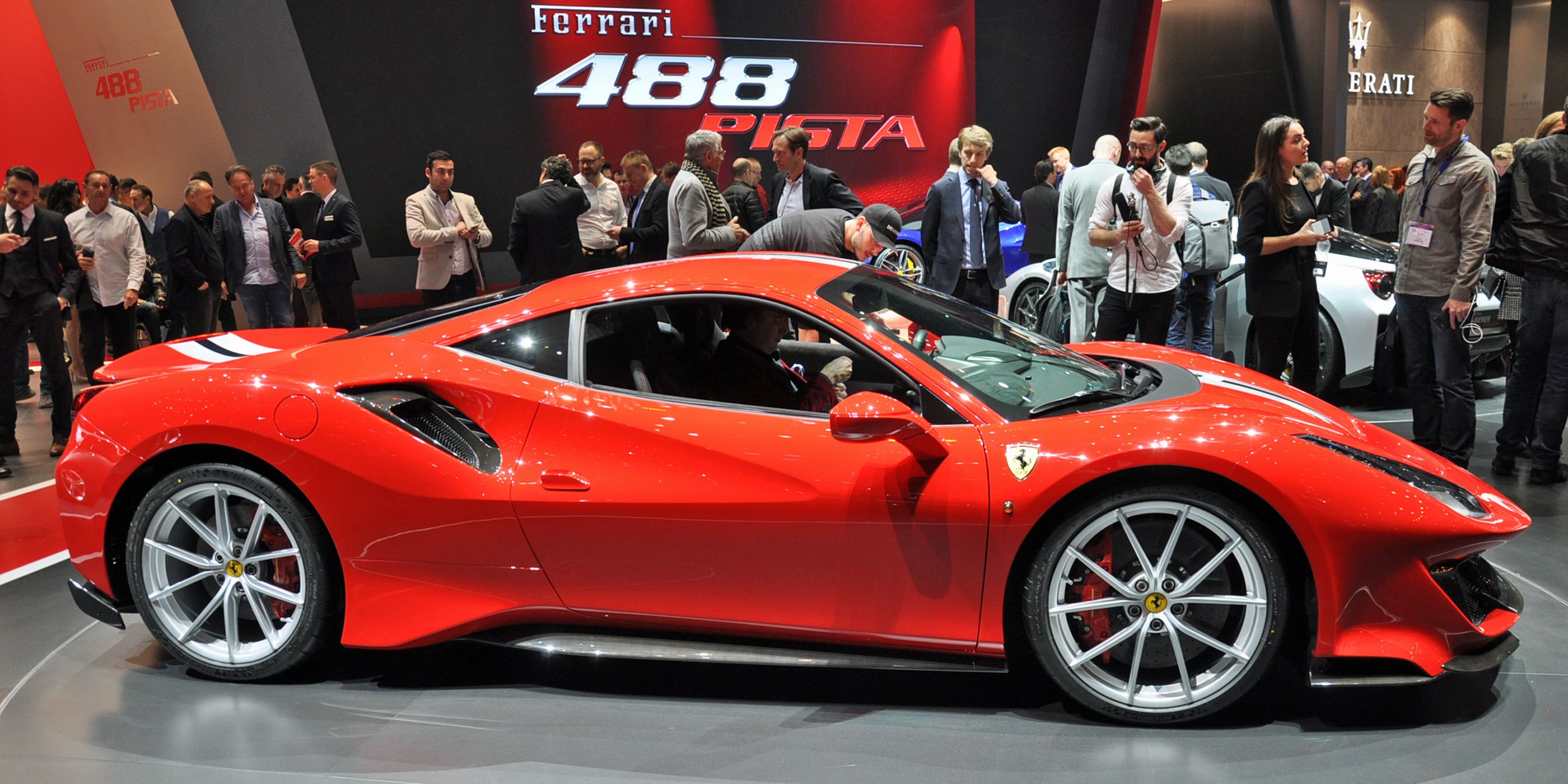 Ferrari fine-tunes the 488 with track-focused Pista version | Driving
