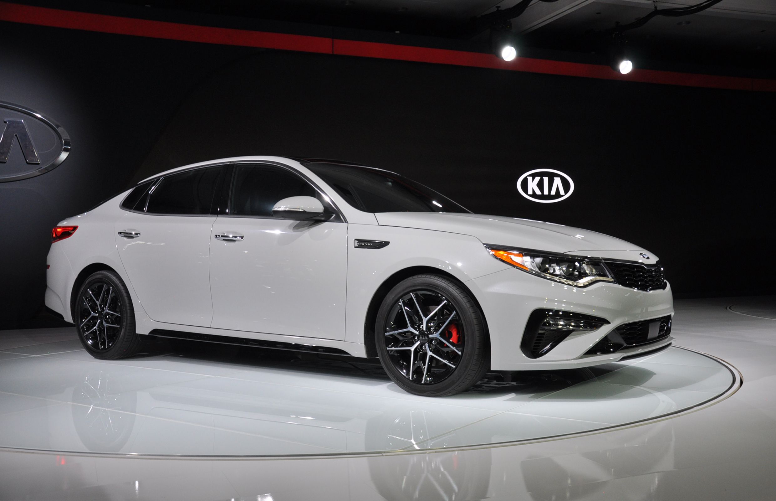 Turbo engine, advanced safety electronics boost Kia's new Optima | Driving