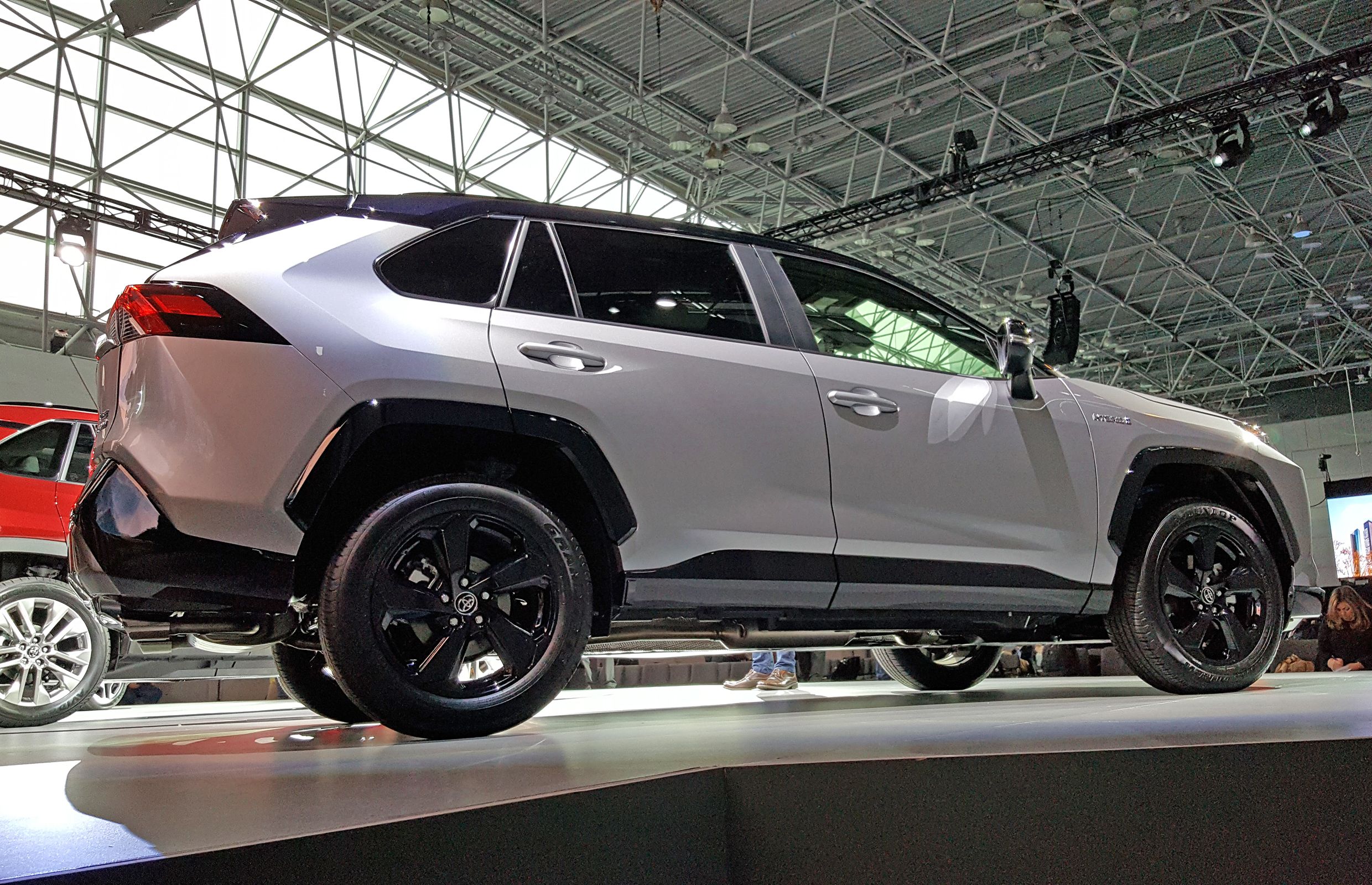 2019 Toyota RAV4 grows up with more style, new powertrains | Driving