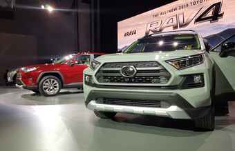 2019 Toyota RAV4 grows up with more style, new powertrains | Driving