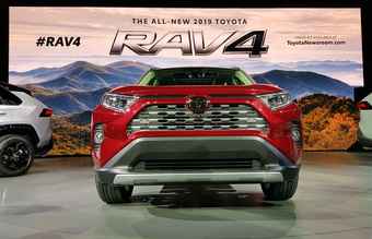 2019 Toyota RAV4 grows up with more style, new powertrains | Driving