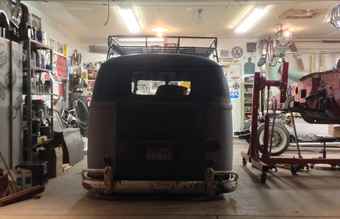 In the Garage: Painting his masterpiece | Driving