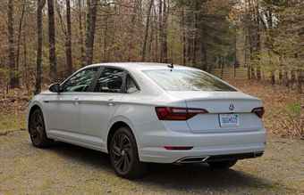 First Drive: 2019 Volkswagen Jetta | Driving