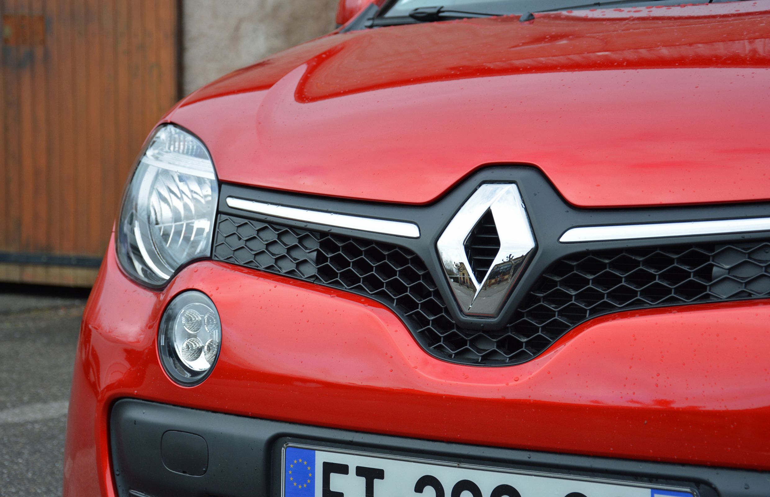 Rear-engine Renault Twingo is cool but still no poor-man's Porsche ...