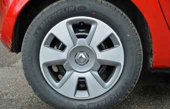 Rear-engine Renault Twingo is cool but still no poor-man's Porsche ...