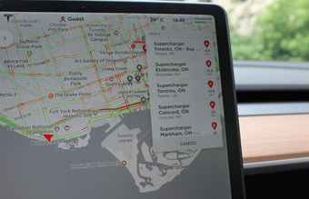 Car Review: 2018 Tesla Model 3 | Driving