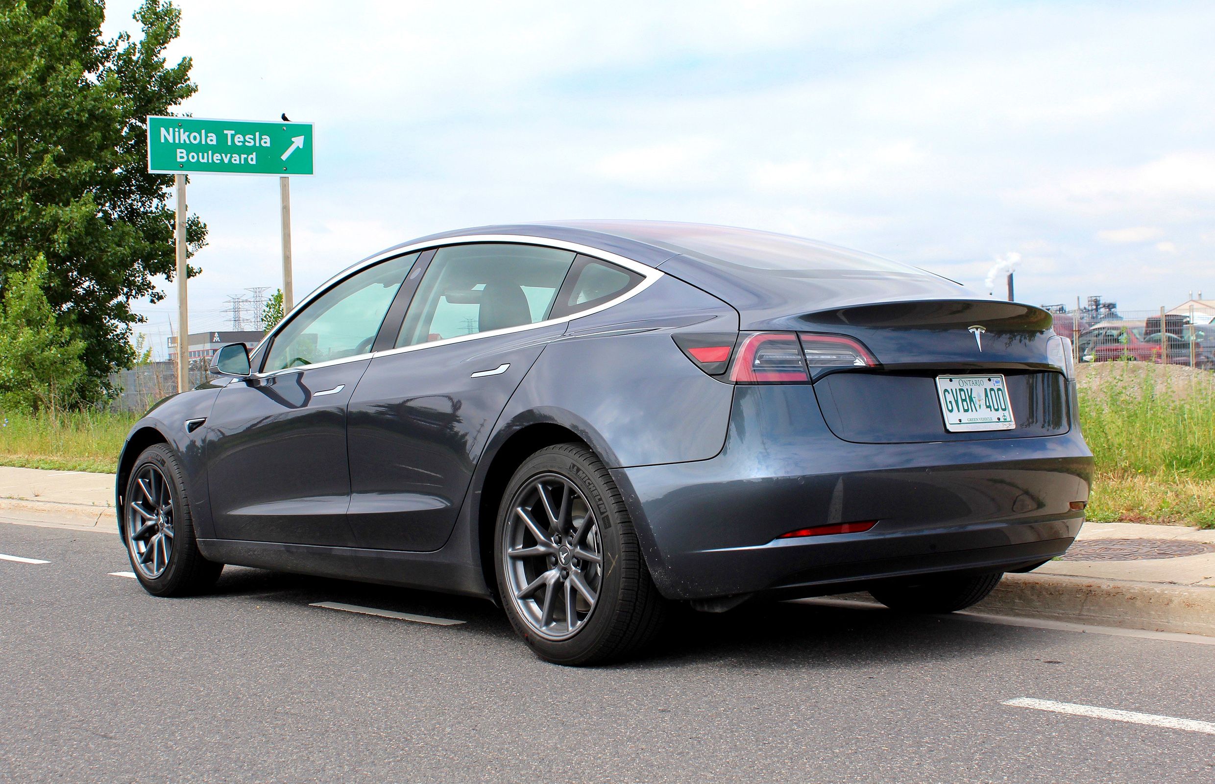 Car Review: 2018 Tesla Model 3 | Driving