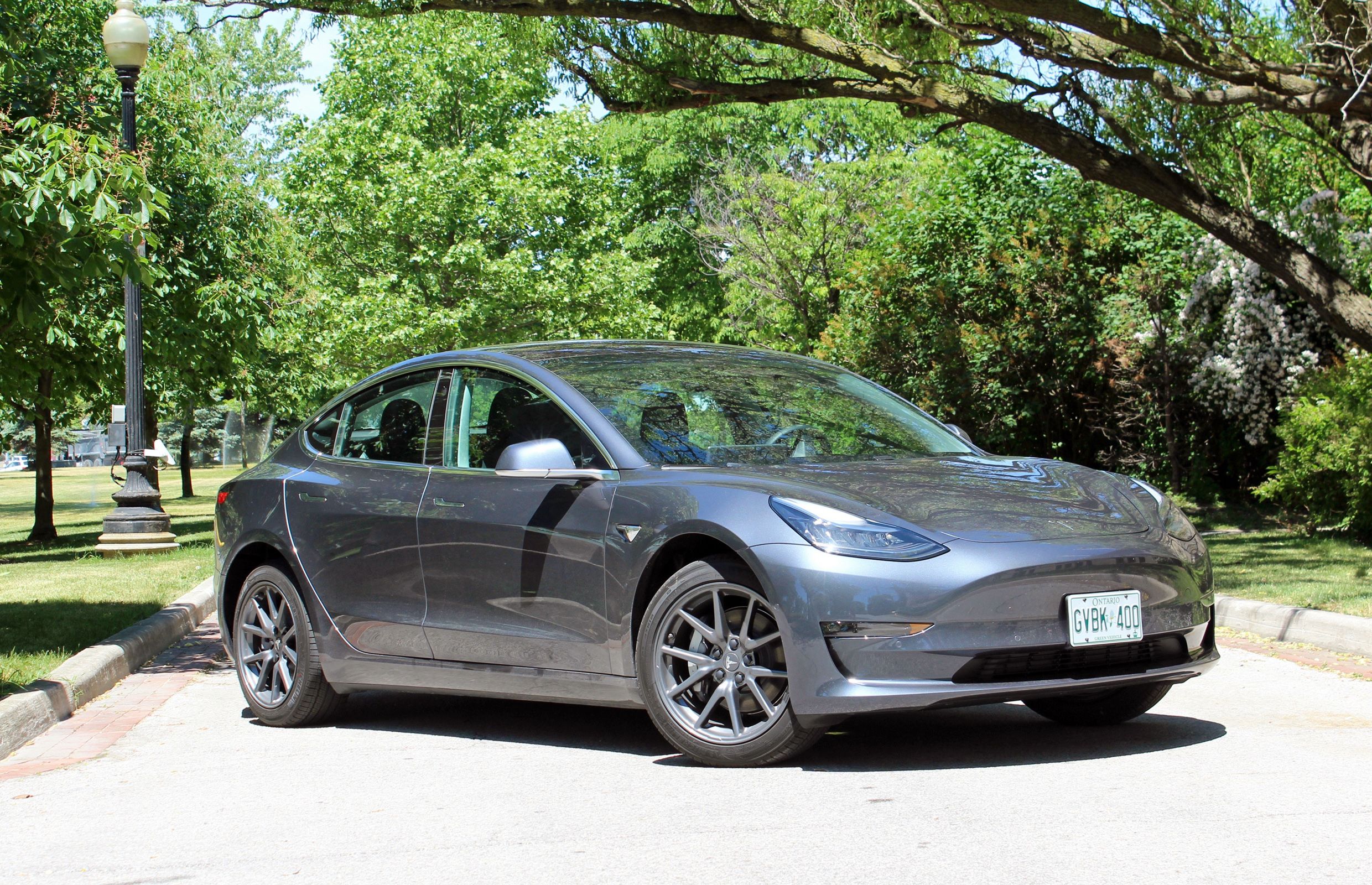 Car Review: 2018 Tesla Model 3 | Driving