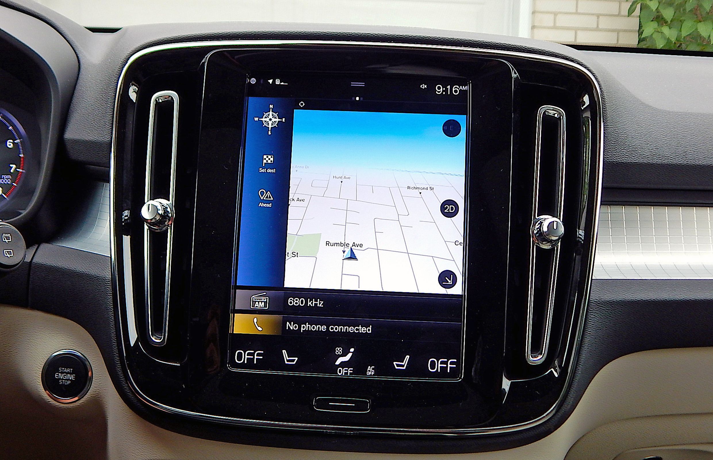 SUV Review: 2019 Volvo XC40 Momentum | Driving