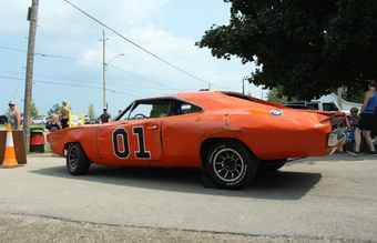 Dukes of Hazzard car draws crowds and charity donations at Winona Peach ...