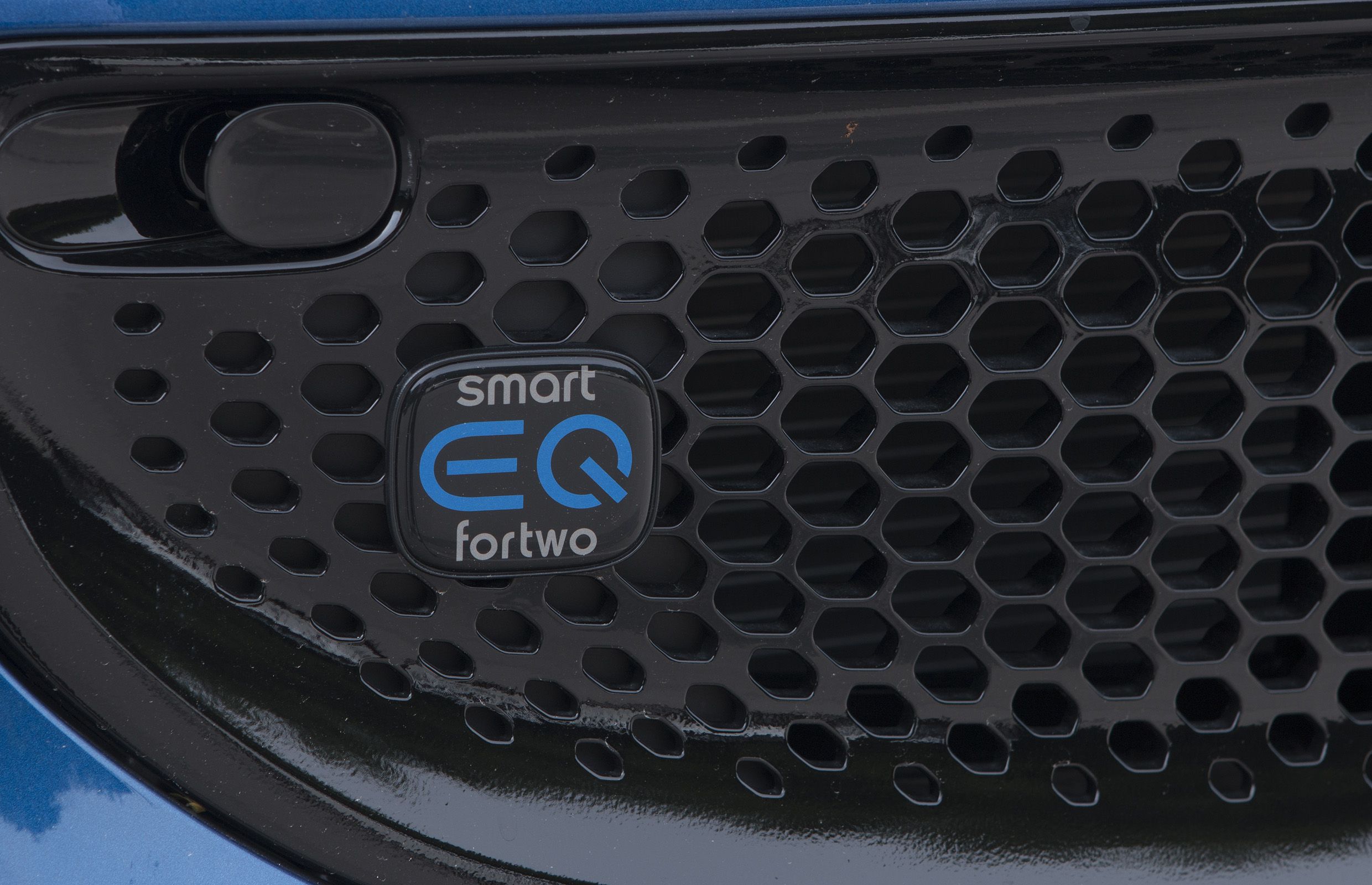 Car Review: 2018 Smart Fortwo EQ Cabrio | Driving