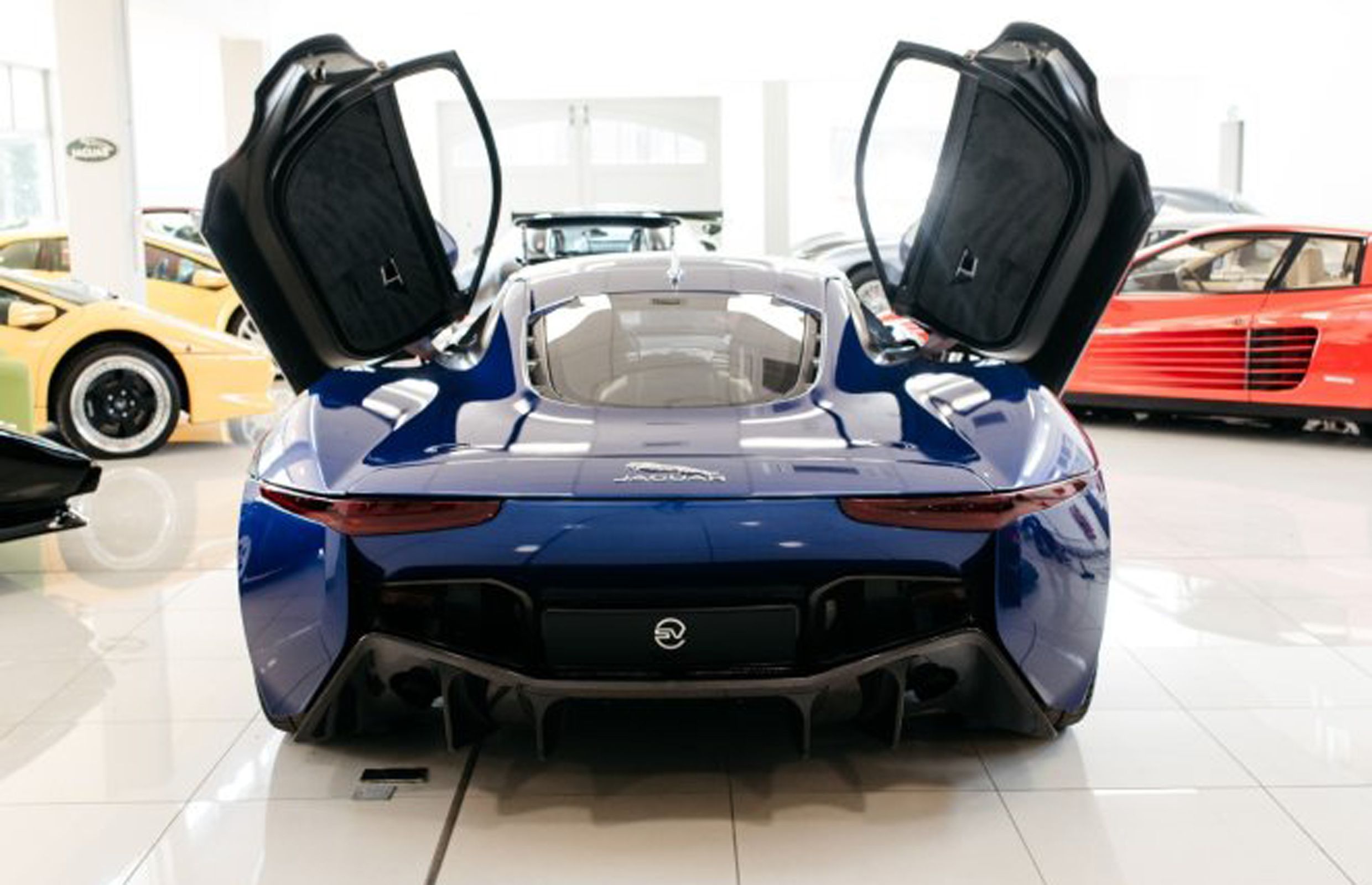 One of the five ‘Spectre’ stunt Jaguars is up for sale in the UK | Driving