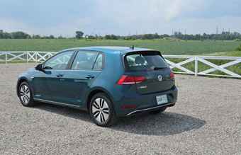 Car Review: 2018 Volkswagen e-Golf | Driving