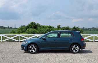 Car Review: 2018 Volkswagen e-Golf | Driving