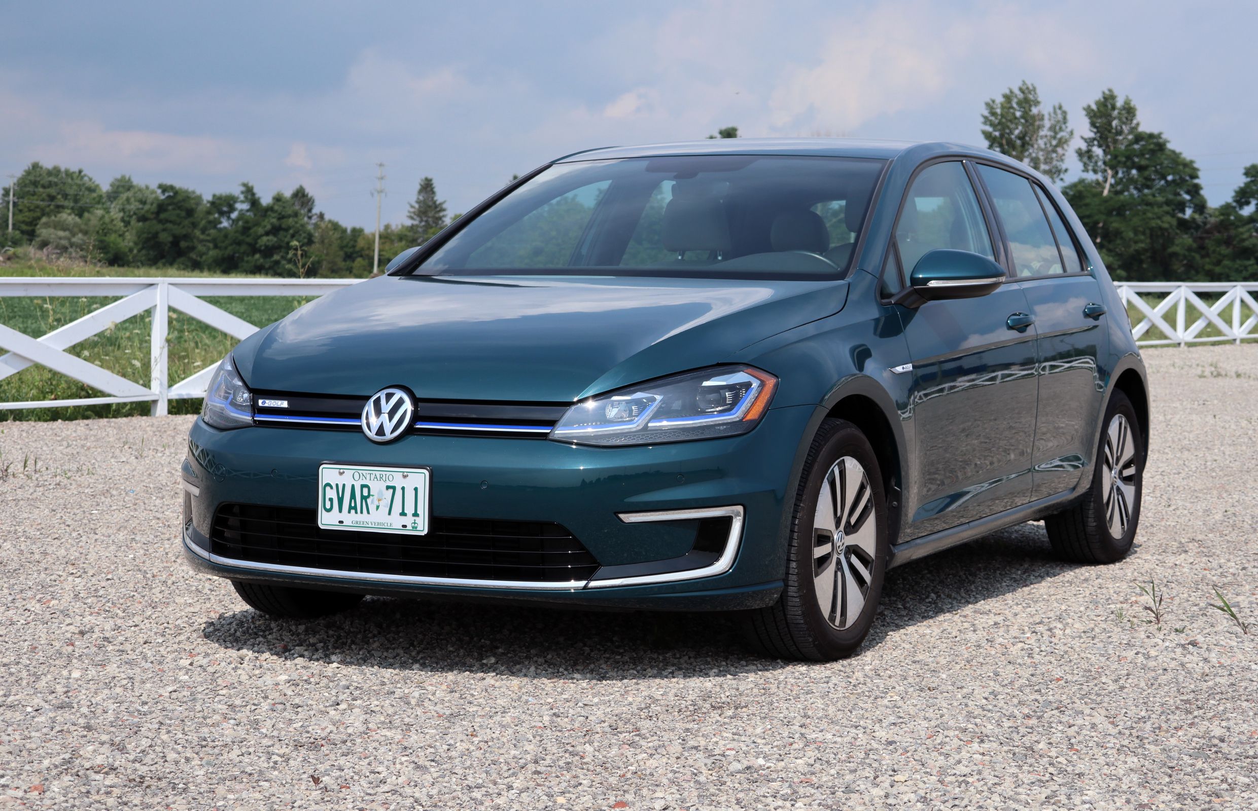 Car Review: 2018 Volkswagen e-Golf | Driving
