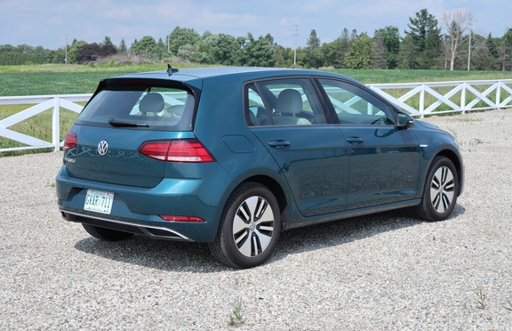 Car Review: 2018 Volkswagen e-Golf | Driving