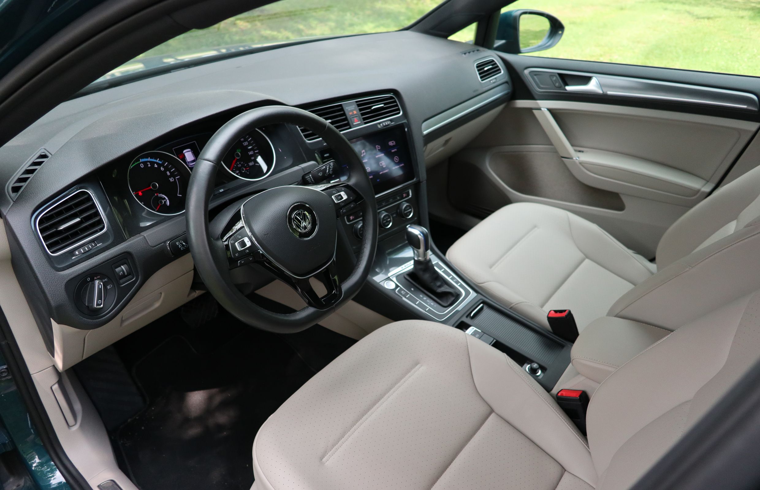 Car Review: 2018 Volkswagen e-Golf | Driving