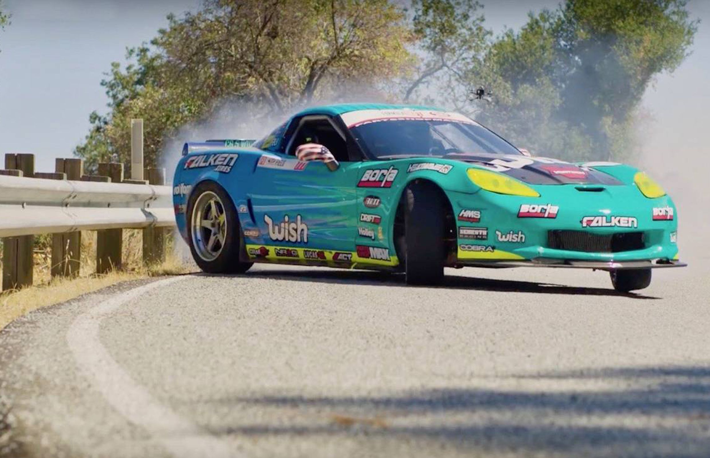 1,050-hp Corvette drifts its way down a mountain in epic drone video ...
