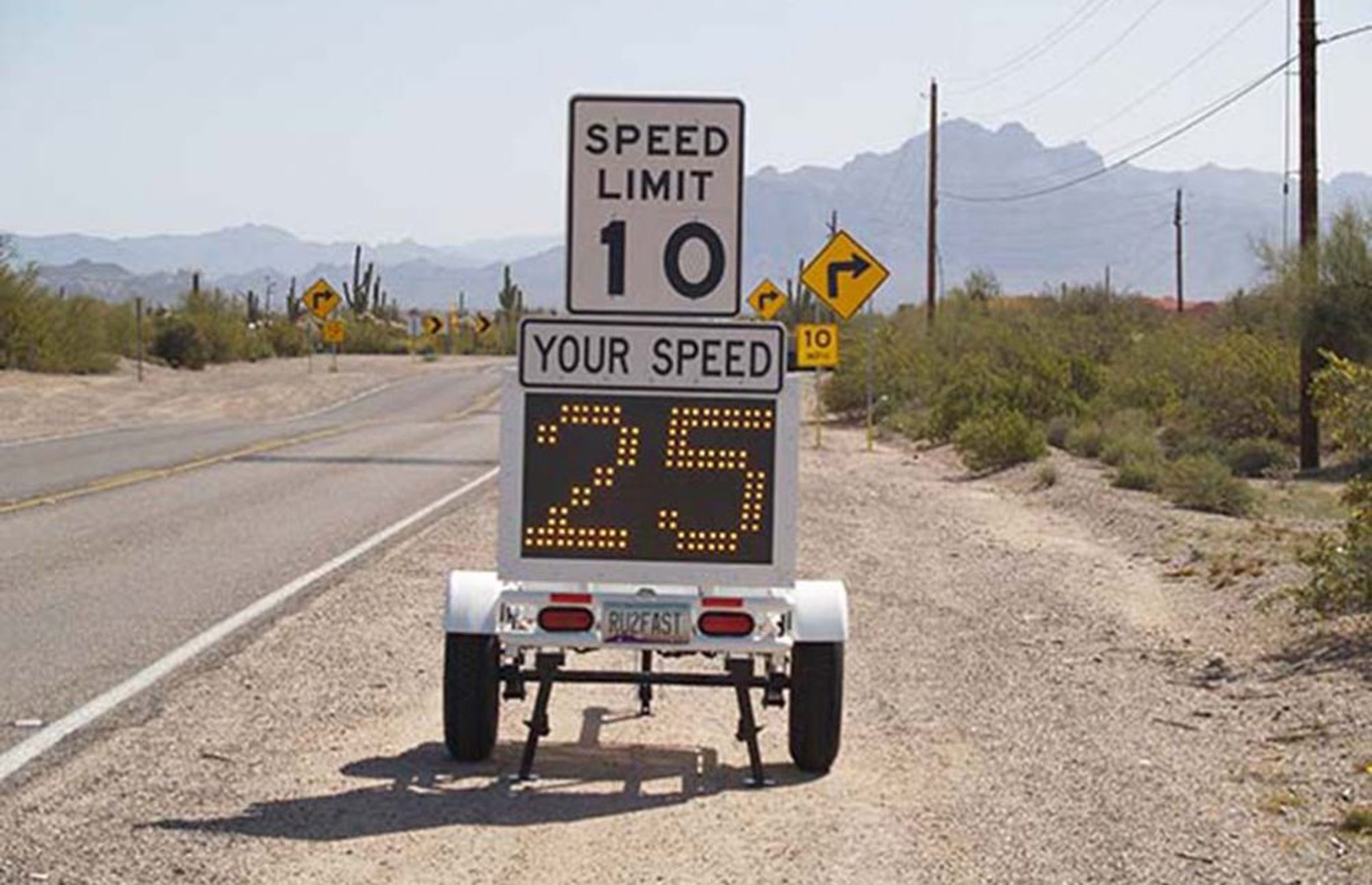 Roadside speed signs in the U.S. could be tracking you using Canadian ...